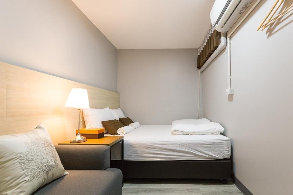 12 ที่พักใกล้ BTS นอนพักหลับสบาย เดินทางสะดวก เริ่มคืนละ 300 บาท!