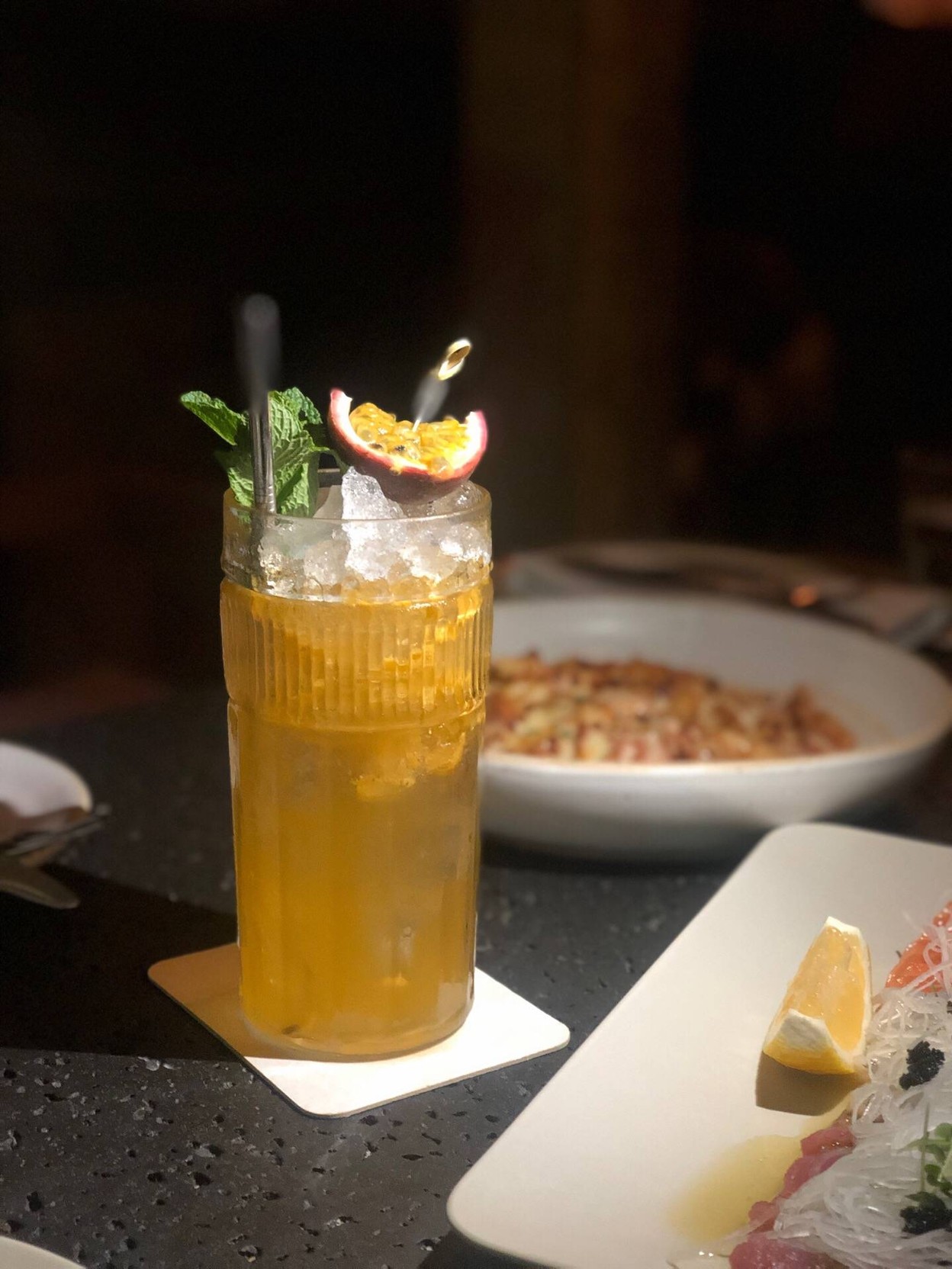 10 บรรยากาศสุดชิค กับ ค็อกเทล "Black Highball" สูตรเด็ด