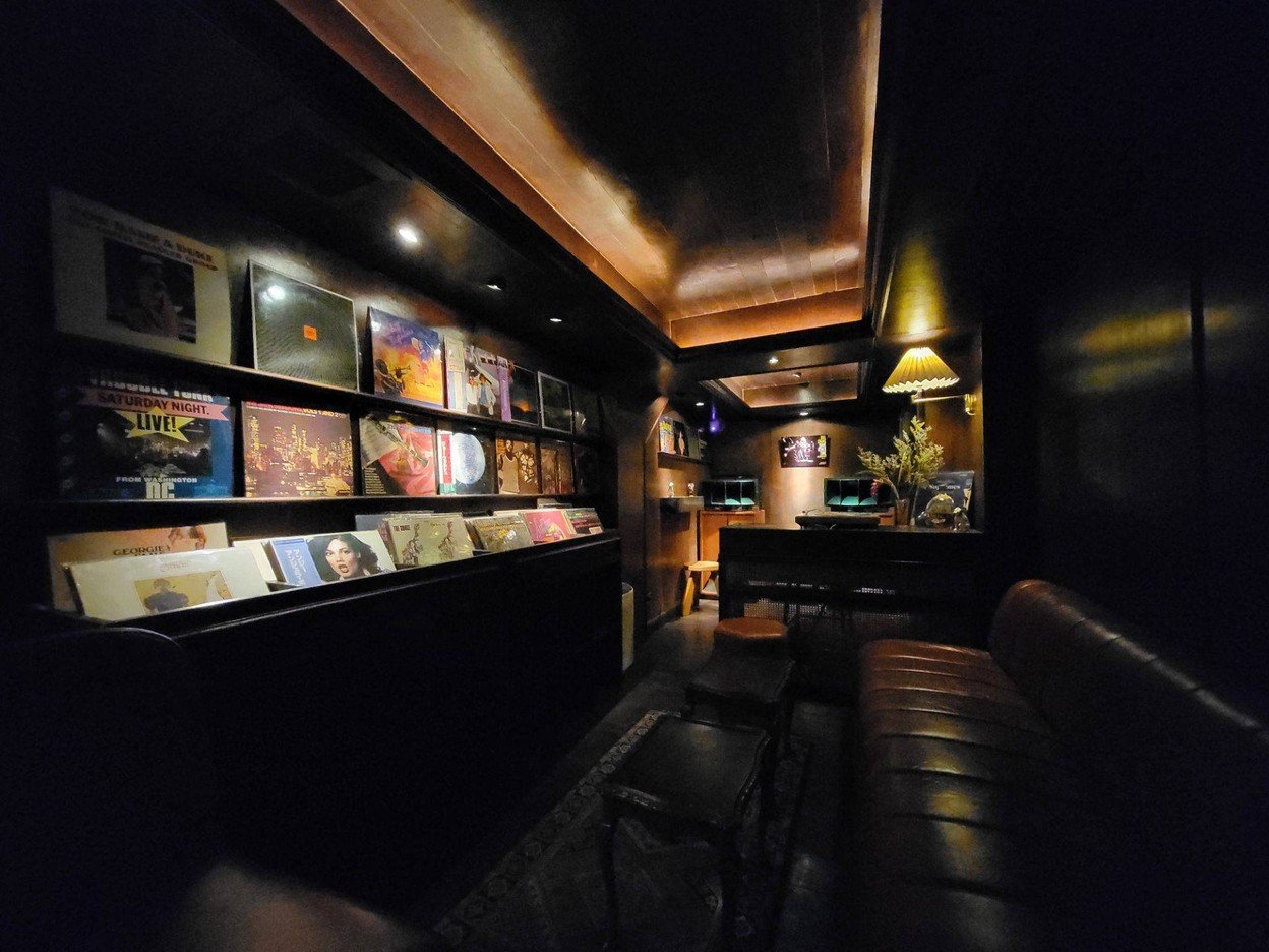 11 Jazz Bar น่าโดน ฟังอิมโพรไวส์กันฉ่ำ ดื่มด่ำดนตรีสุดละมุนตลอดคืน