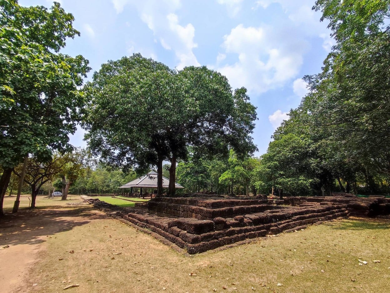 20 ที่เที่ยวปราจีนบุรี เต็มอิ่มธรรมชาติสุดสำราญ โบราณสถานเต็มเมือง