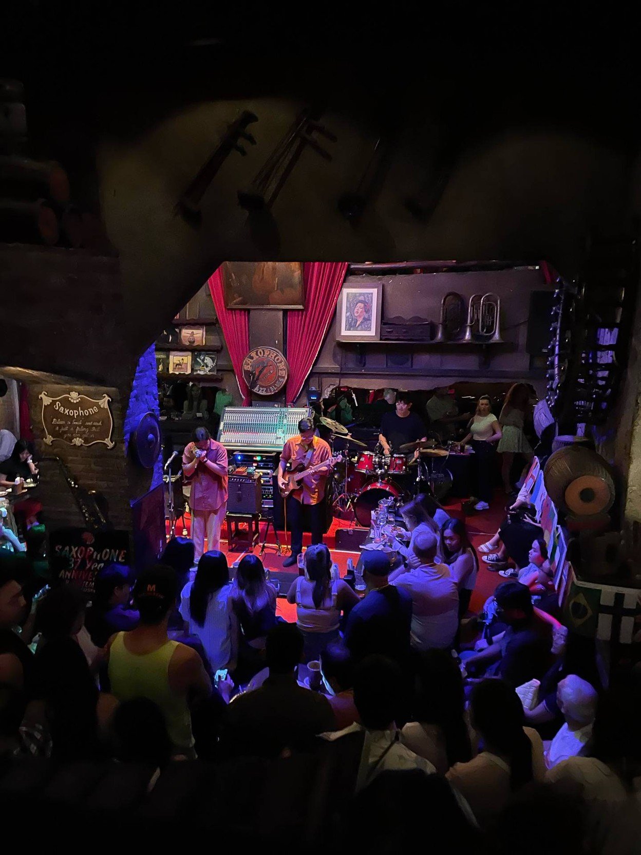 11 Jazz Bar น่าโดน ฟังอิมโพรไวส์กันฉ่ำ ดื่มด่ำดนตรีสุดละมุนตลอดคืน