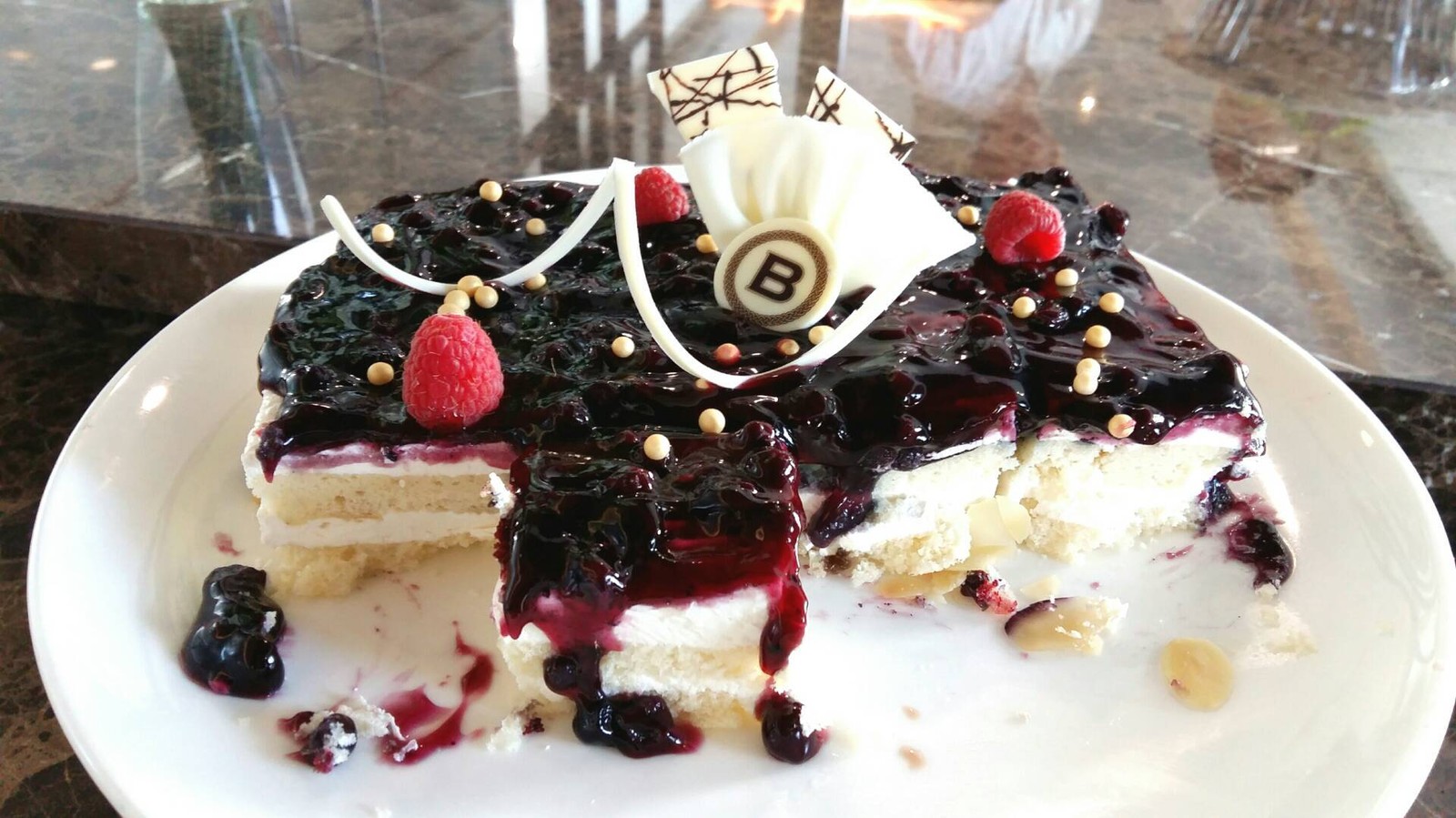 Blueberry Cake ร้าน The Berkeley Dining Room เดอะพาลาเดียมเวิลด์ ...
