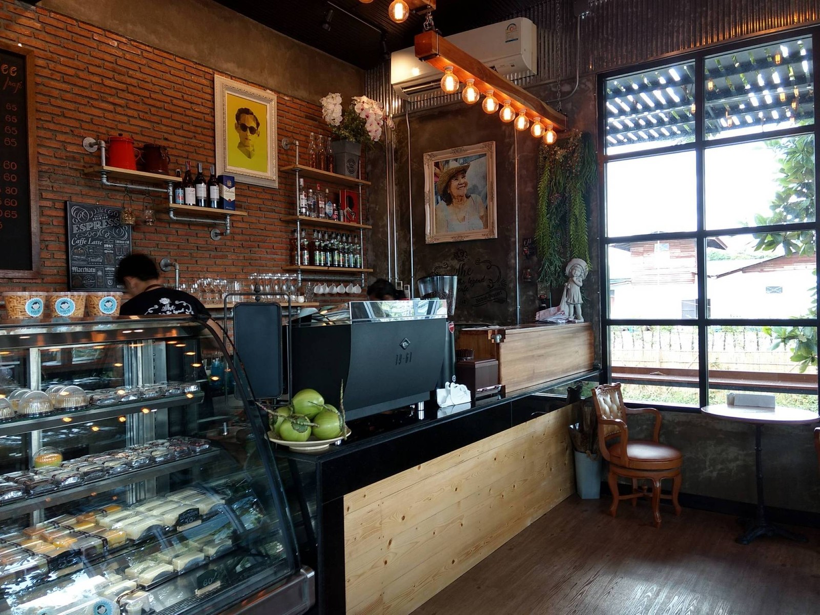 รูป She's The Legend Cafe