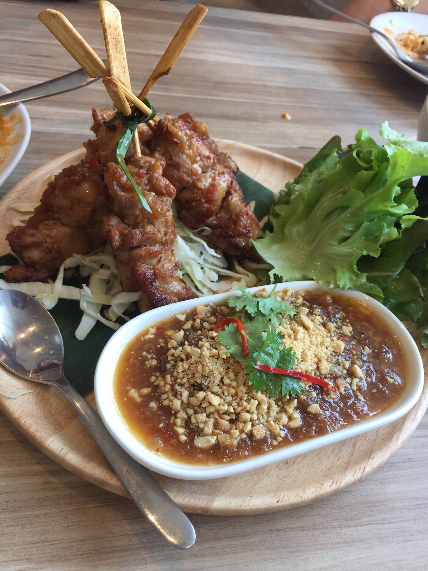 ไก่สะเต๊ะสไตล์อินโดนีเซีย ร้าน SO asean cafe CW Tower