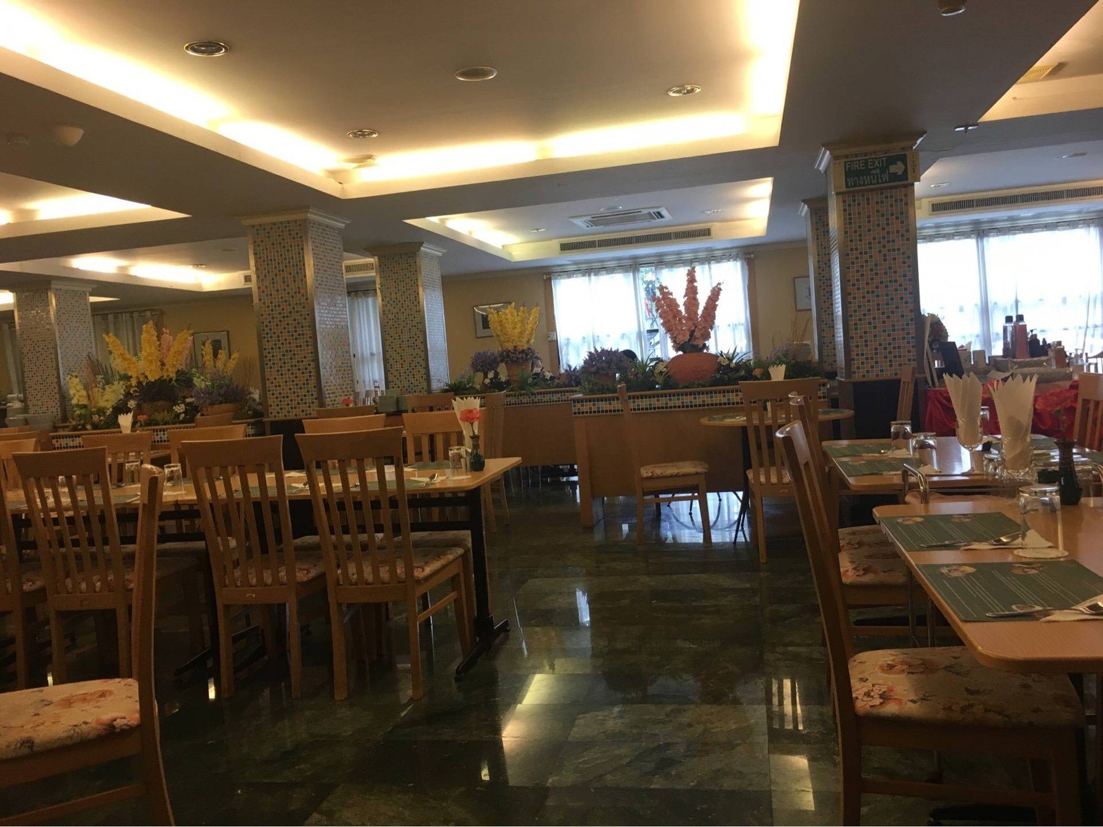 รูป ห้องอาหารดุสิตา สวนดุสิตเพลส