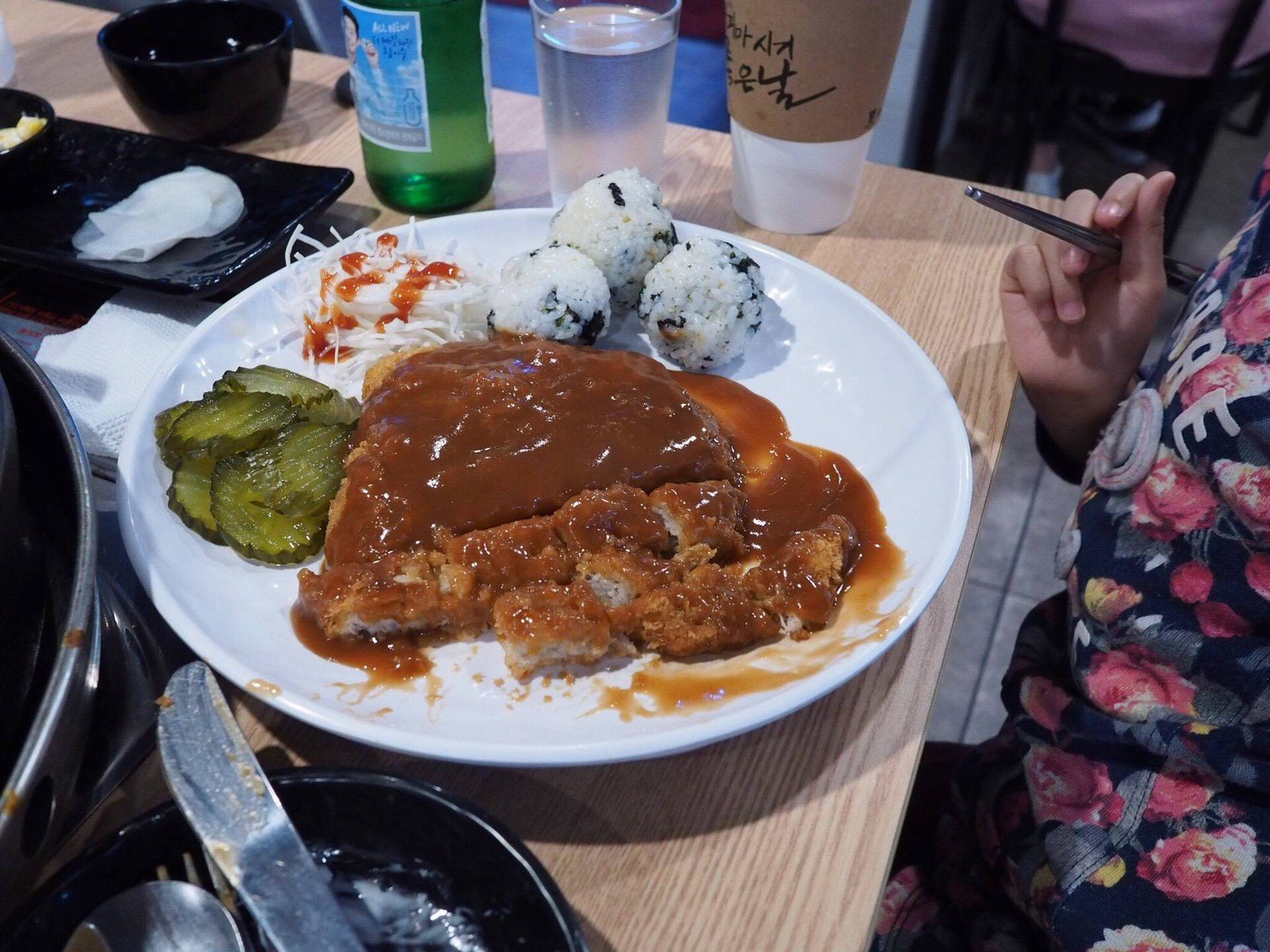 หมูทอดราดซอส ร้าน Hong Chun Cheon