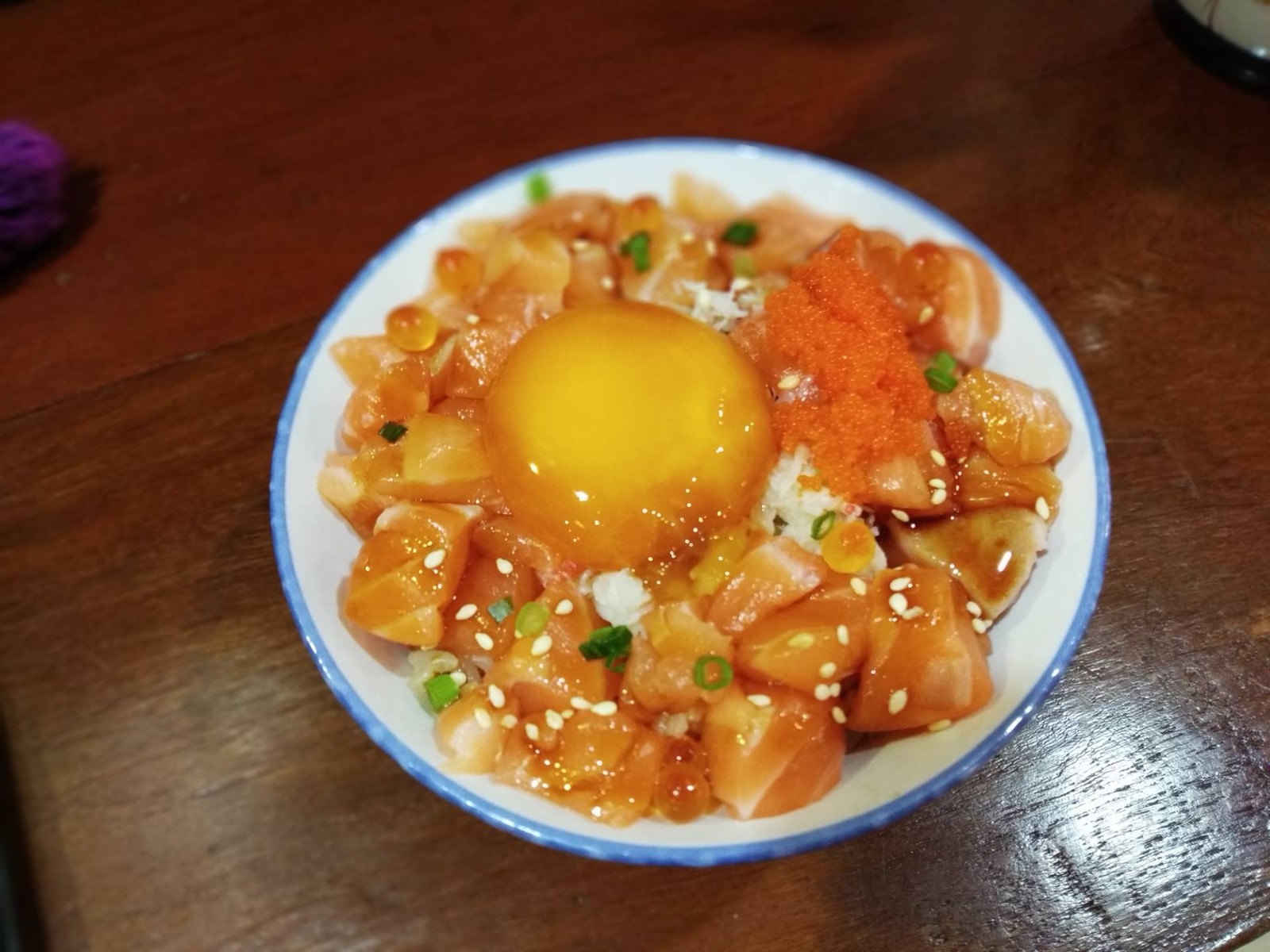 Salmon Zuwaigani Mesgi Tamago ข้าวหน้าแซลมอน+ เนื้อปู+อะโวคาโด+ไข่ปลา ...