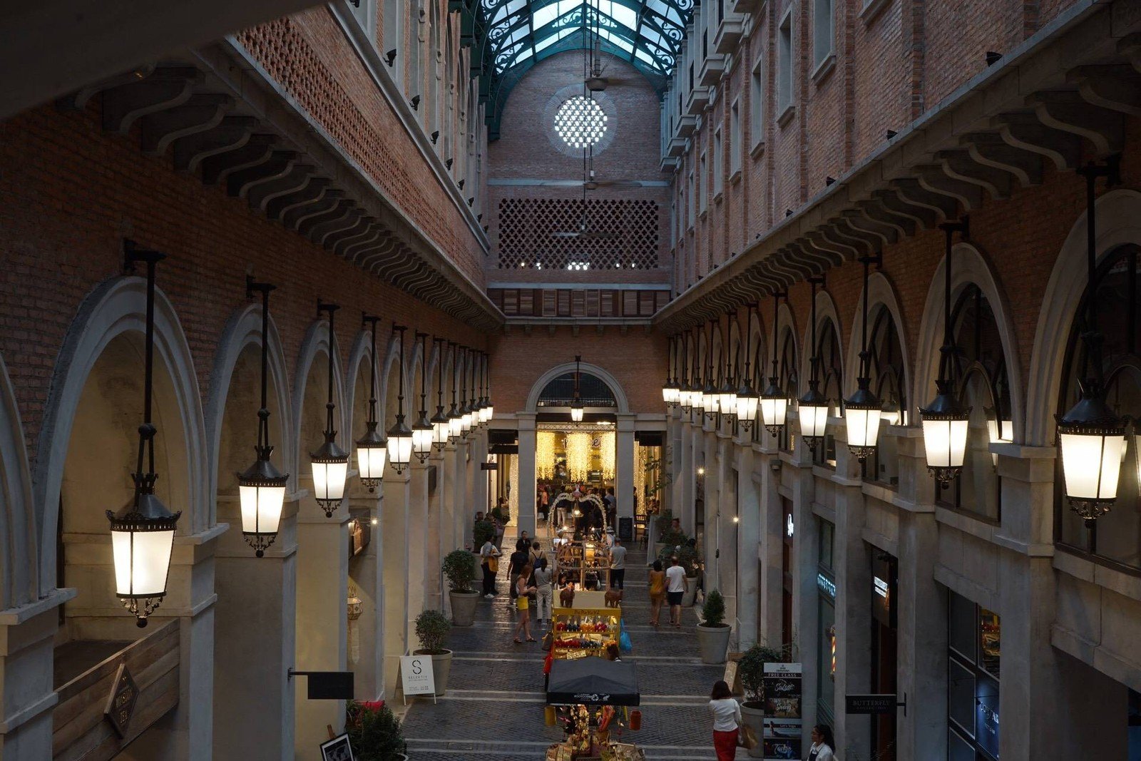 One Nimman (วันนิมมาน) - รีวิวสถานที่ท่องเที่ยว