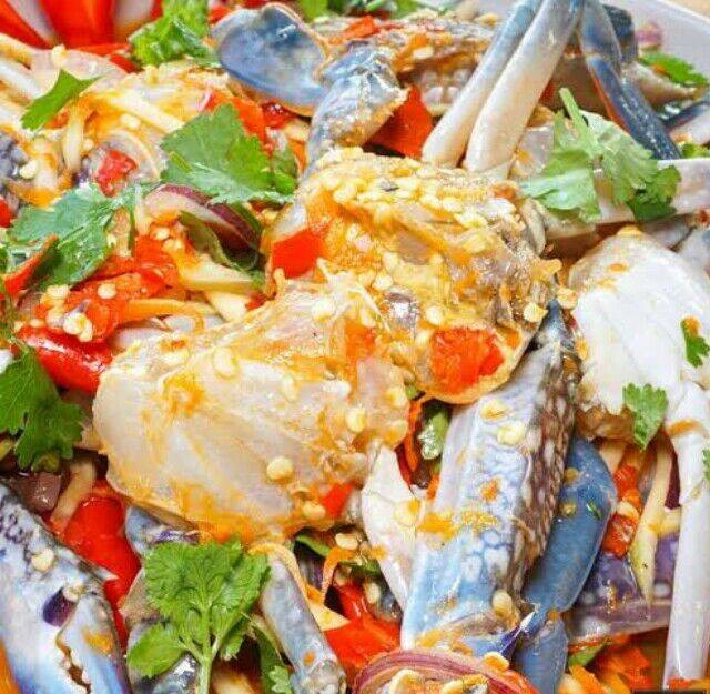 ยำโคตรแซ่บ • ใครชอบยำปูม้ากุ้งสด ต้องไปจัดกันนะจ้าา รสชาติไม่ต้องพูดถึง ...