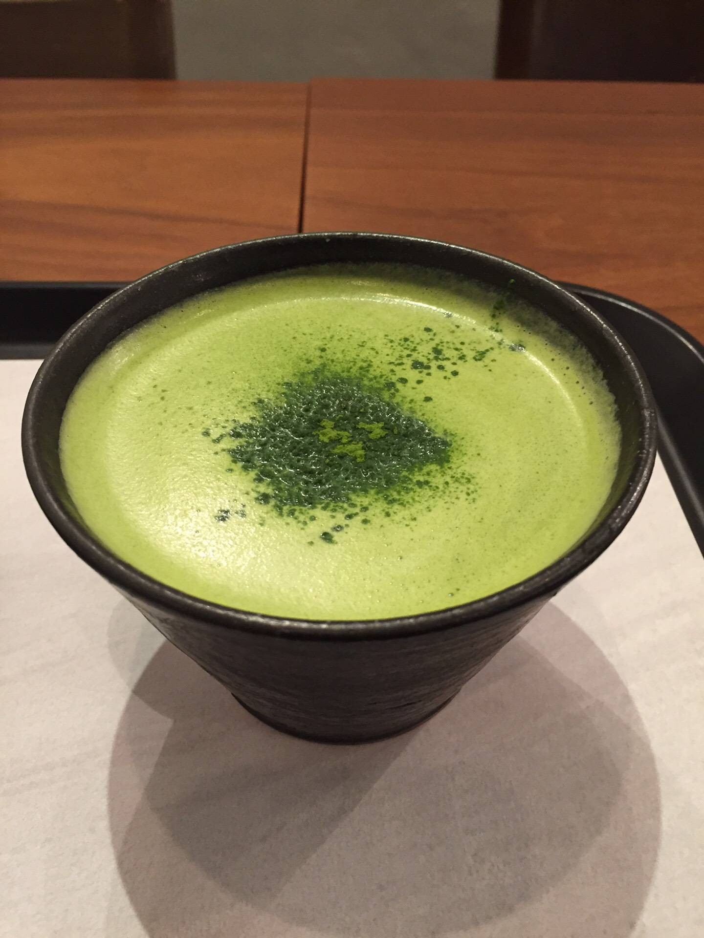 ชาเขียวลาเต้ร้อน ร้าน O'sulloc Tea House