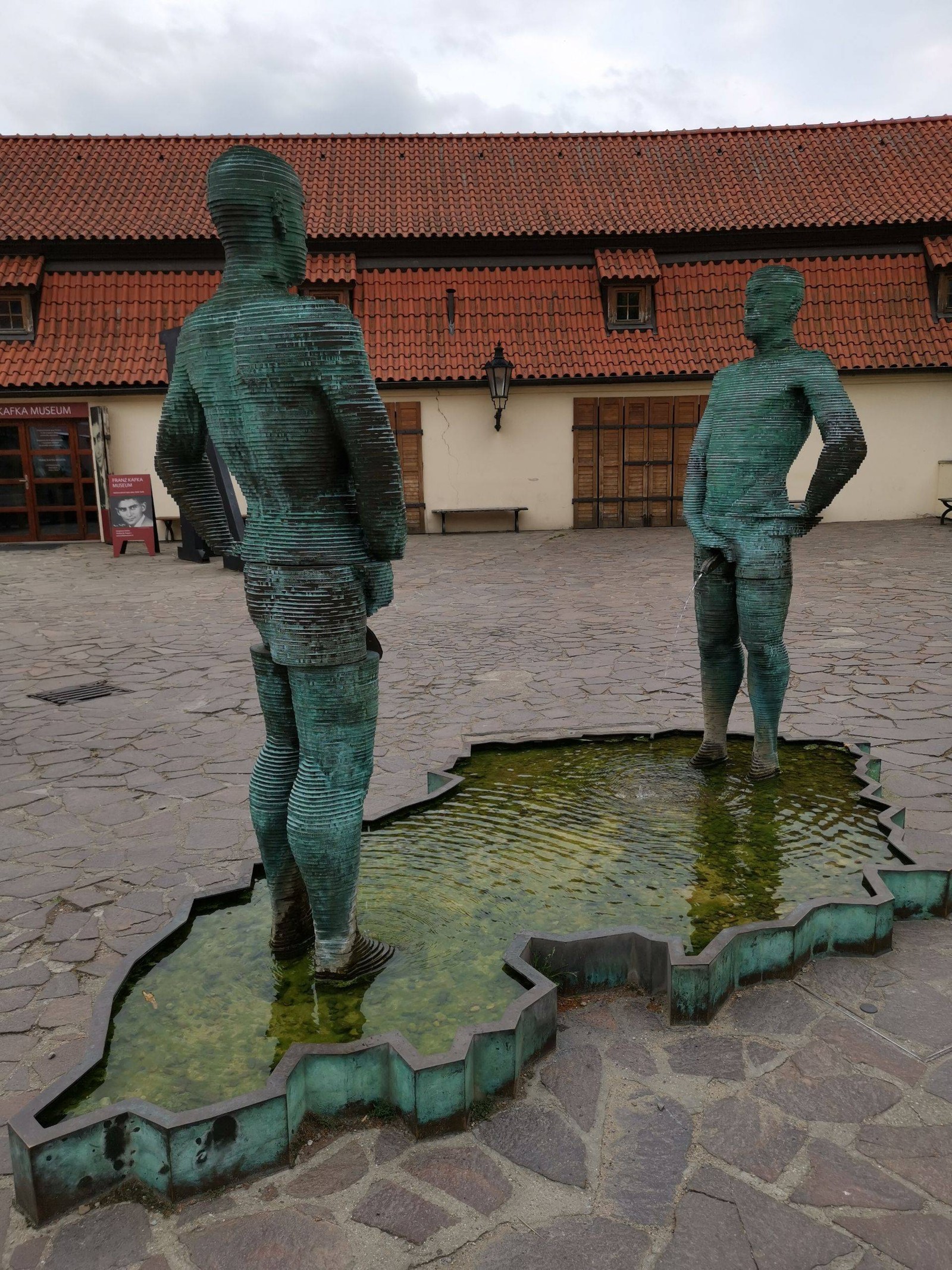 Statue Peeing Figures - รีวิวสถานที่ท่องเที่ยว