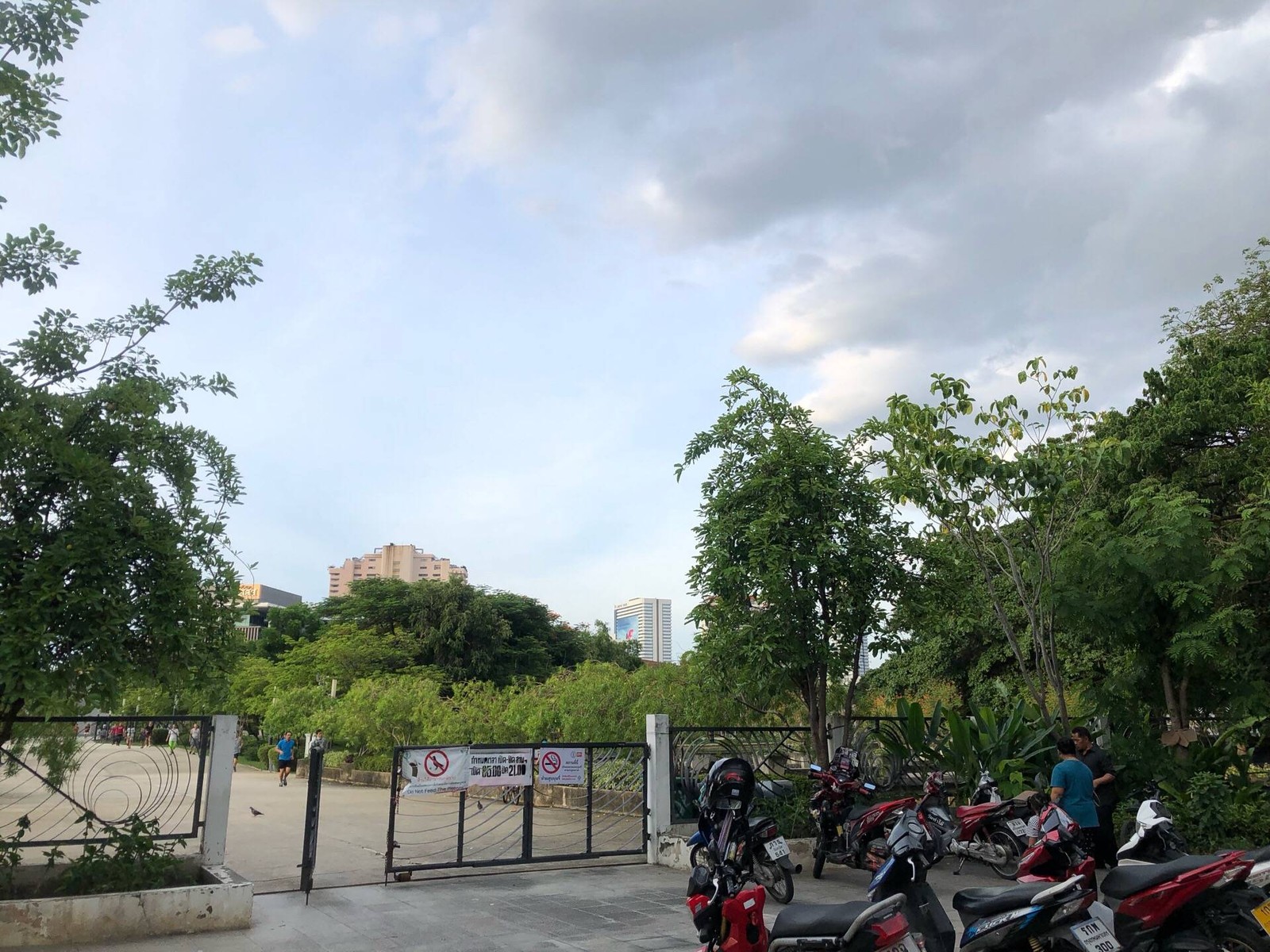 รูป สวนเฉลิมพระเกียรติ80 พรรษา เขตสาทร