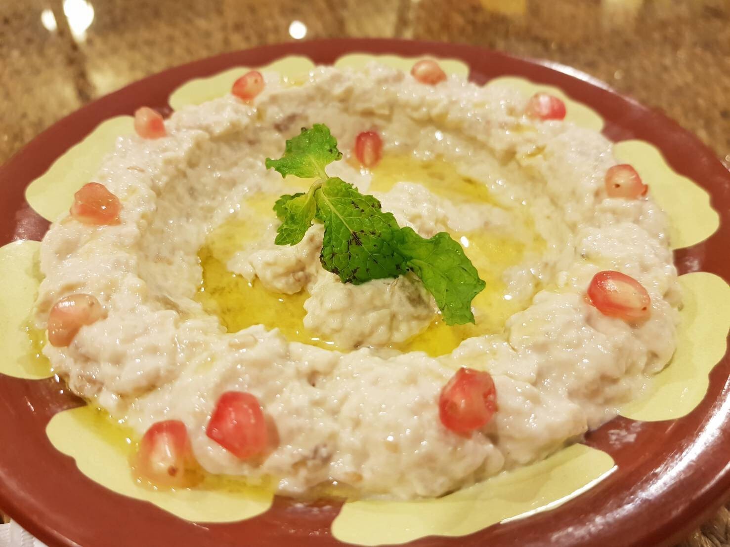 Motabel • มะเขือยาว ร้าน Beirut Restaurant Lebanese Food สีลม 64 - Wongnai