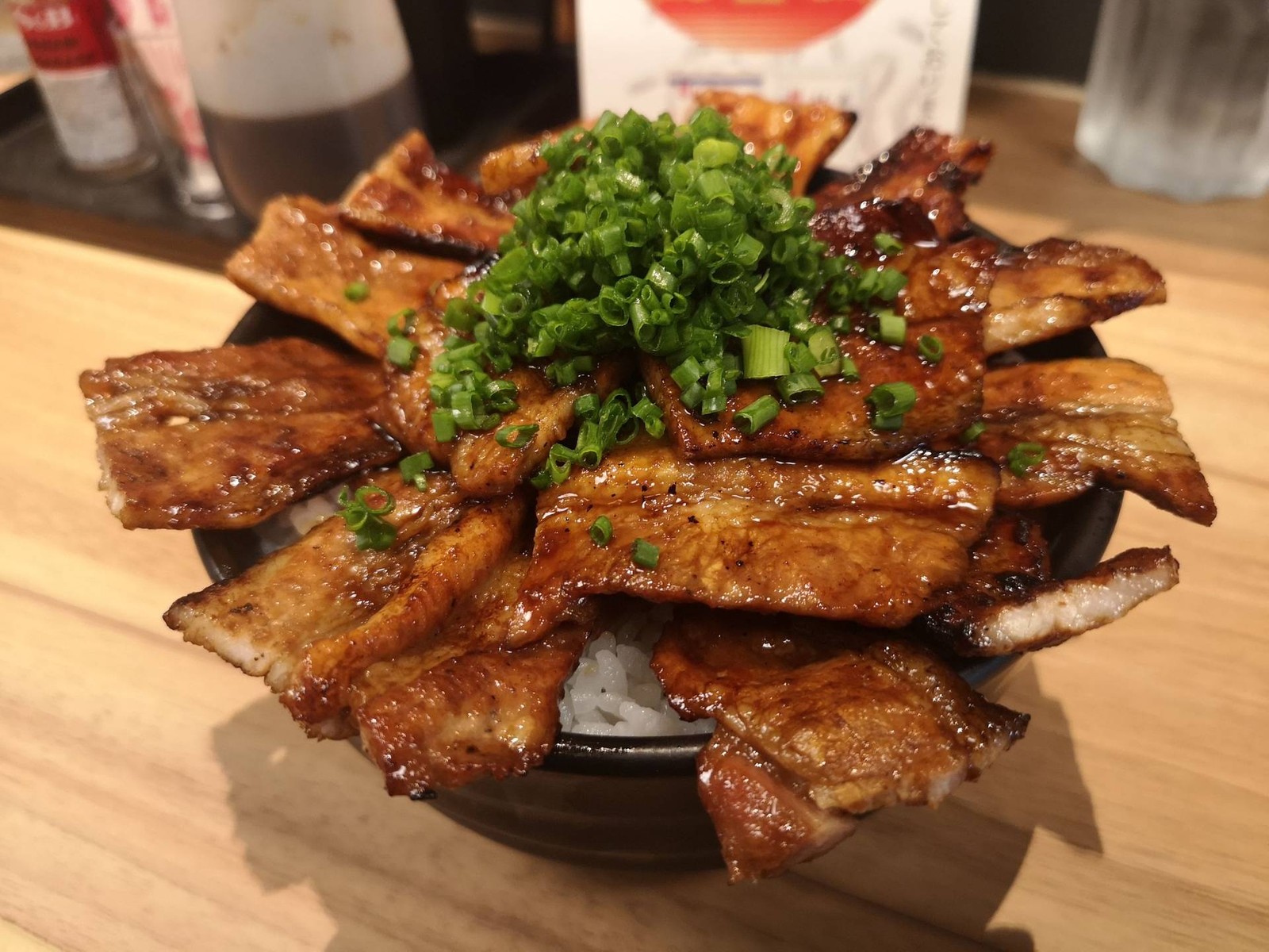 [รีวิว] ร้าน Ohachi Butadon Ohachi | เมนูแนะนำ รูปภาพ ราคา - Wongnai