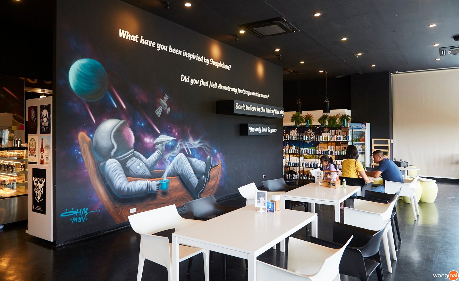 Cosmo Cafe'to คาเฟ่ชลบุรี บรรยากาศแหวกแนว จิบกาแฟแล้วท่องอวกาศ