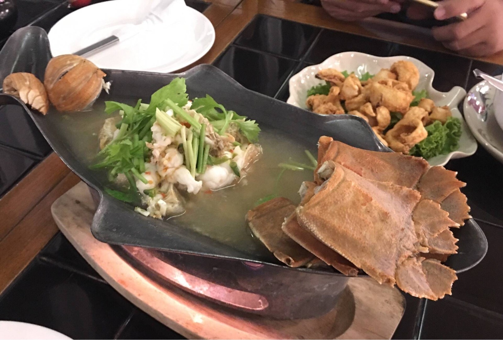 กั้งกระดานนึ่งมะนาว ร้าน Boss Thai & Seafood Restaurant (river)