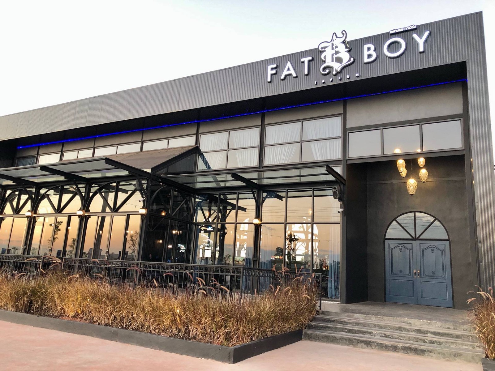 หน้าร้าน ร้าน FAT BOY Tavern