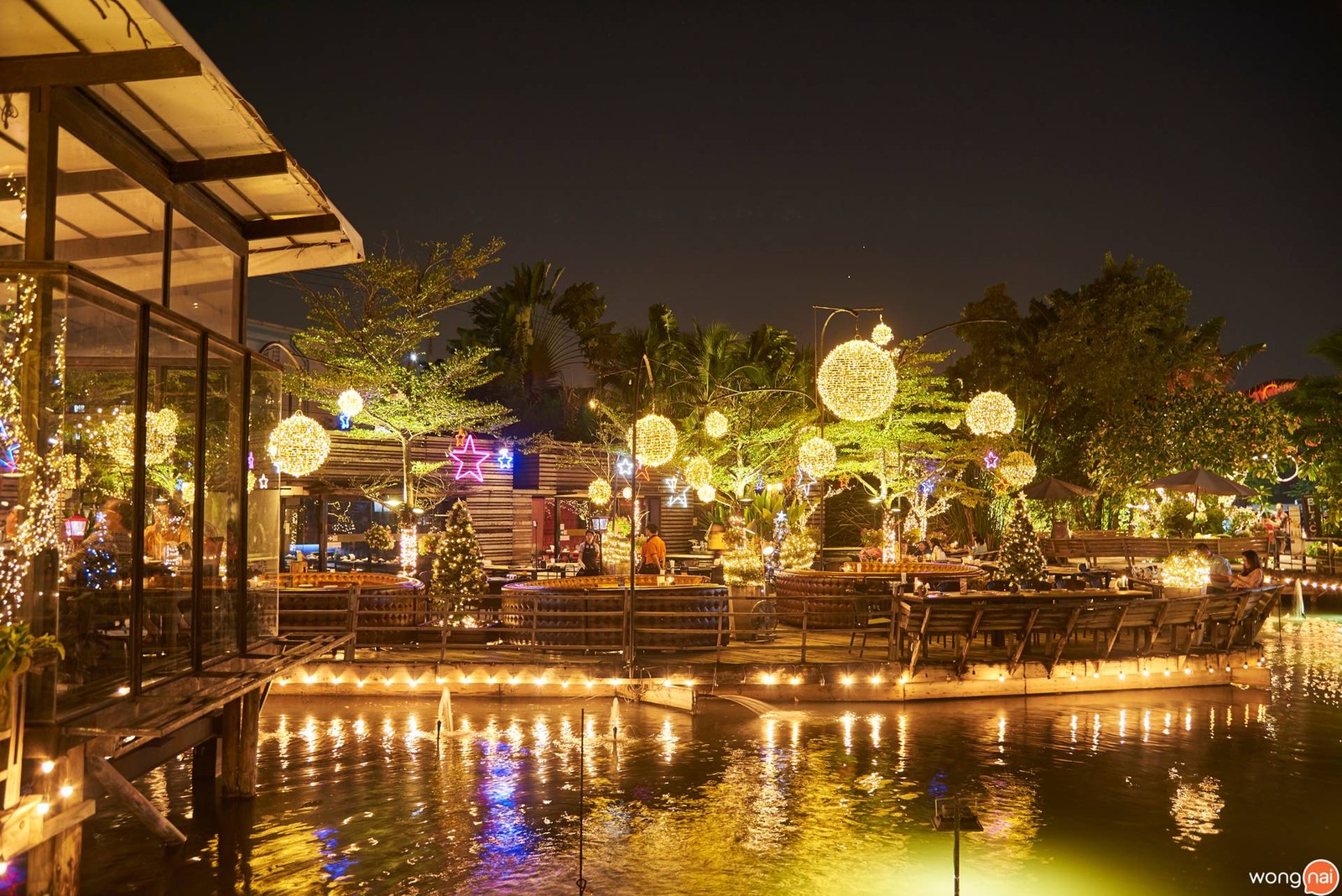“Waterside Karaoke Restaurant” ร้านอาหารสไตล์รีสอร์ทครบวงจร
