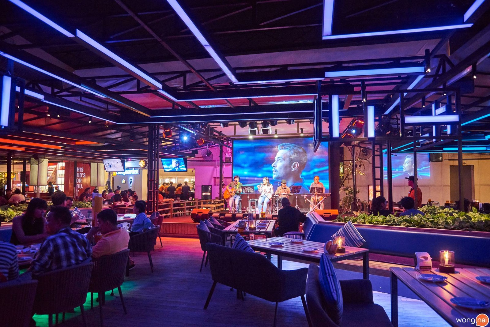 “Waterside Karaoke Restaurant” ร้านอาหารสไตล์รีสอร์ทครบวงจร