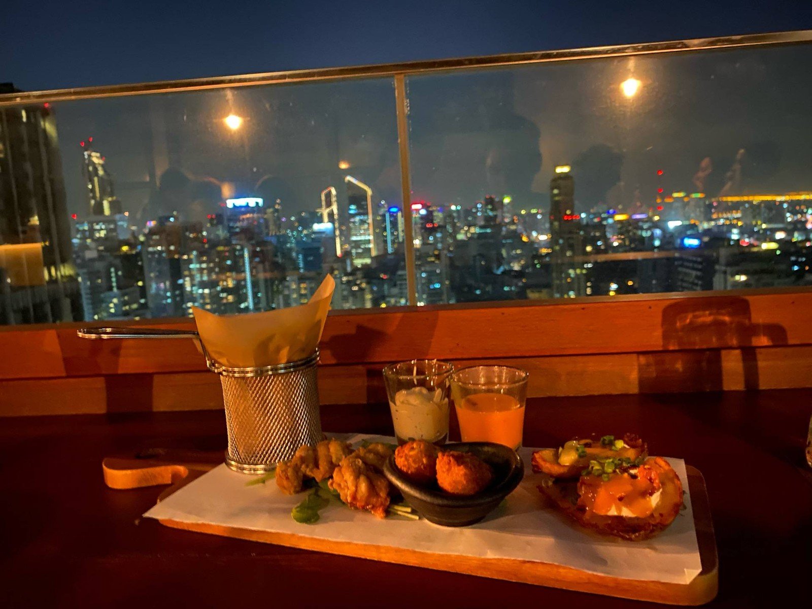 western platter for 2 ร้าน Brewski Rooftop Bar