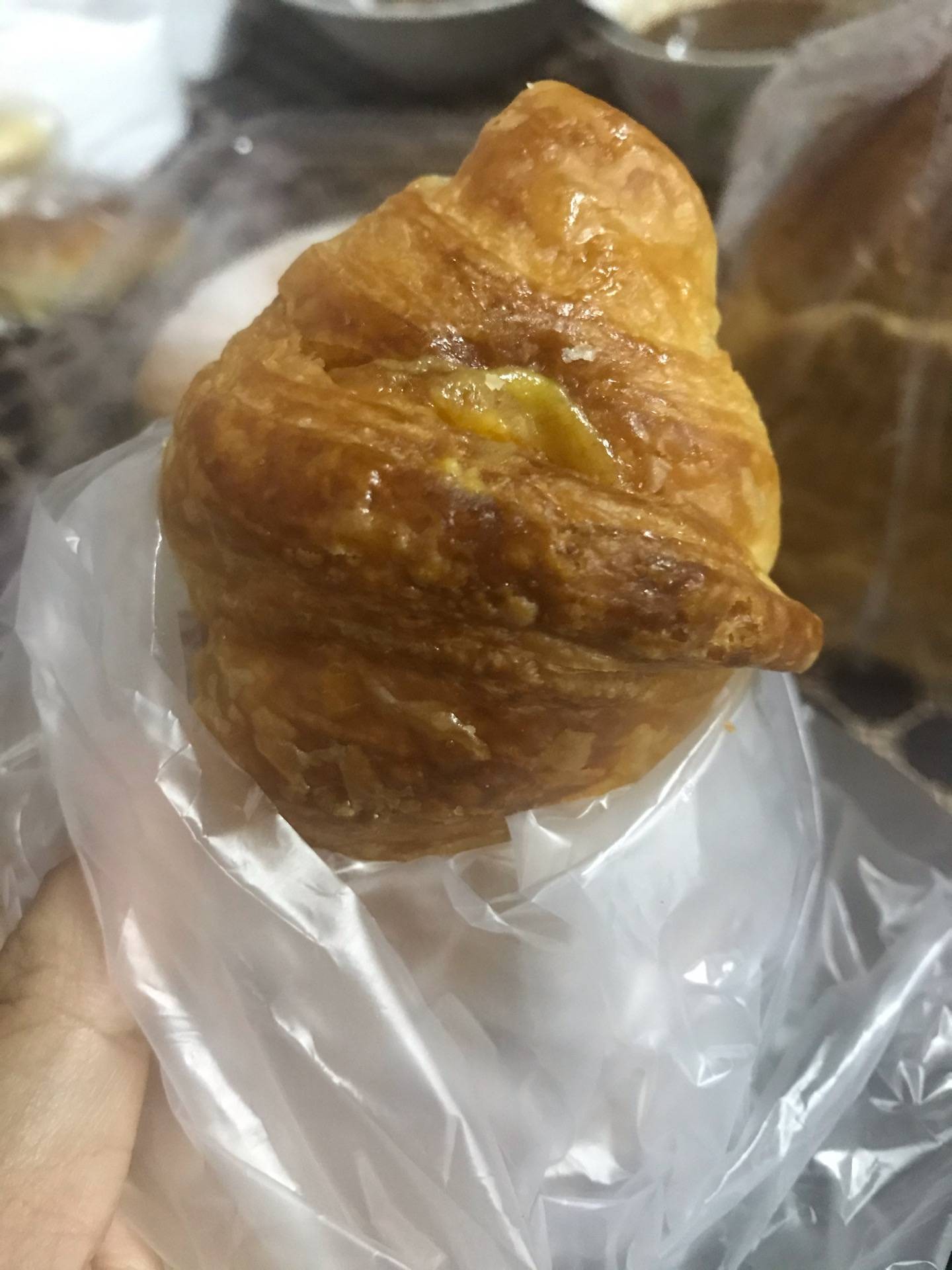 ครัวซองต์ลาวา • ลูกชอบ ไปแย่งลูกก็ไม่ได้จะแหกอกแม่เอา เลยซื้อแบบโปรฯ 3 ชิ้น ร้าน Breadtalk ...