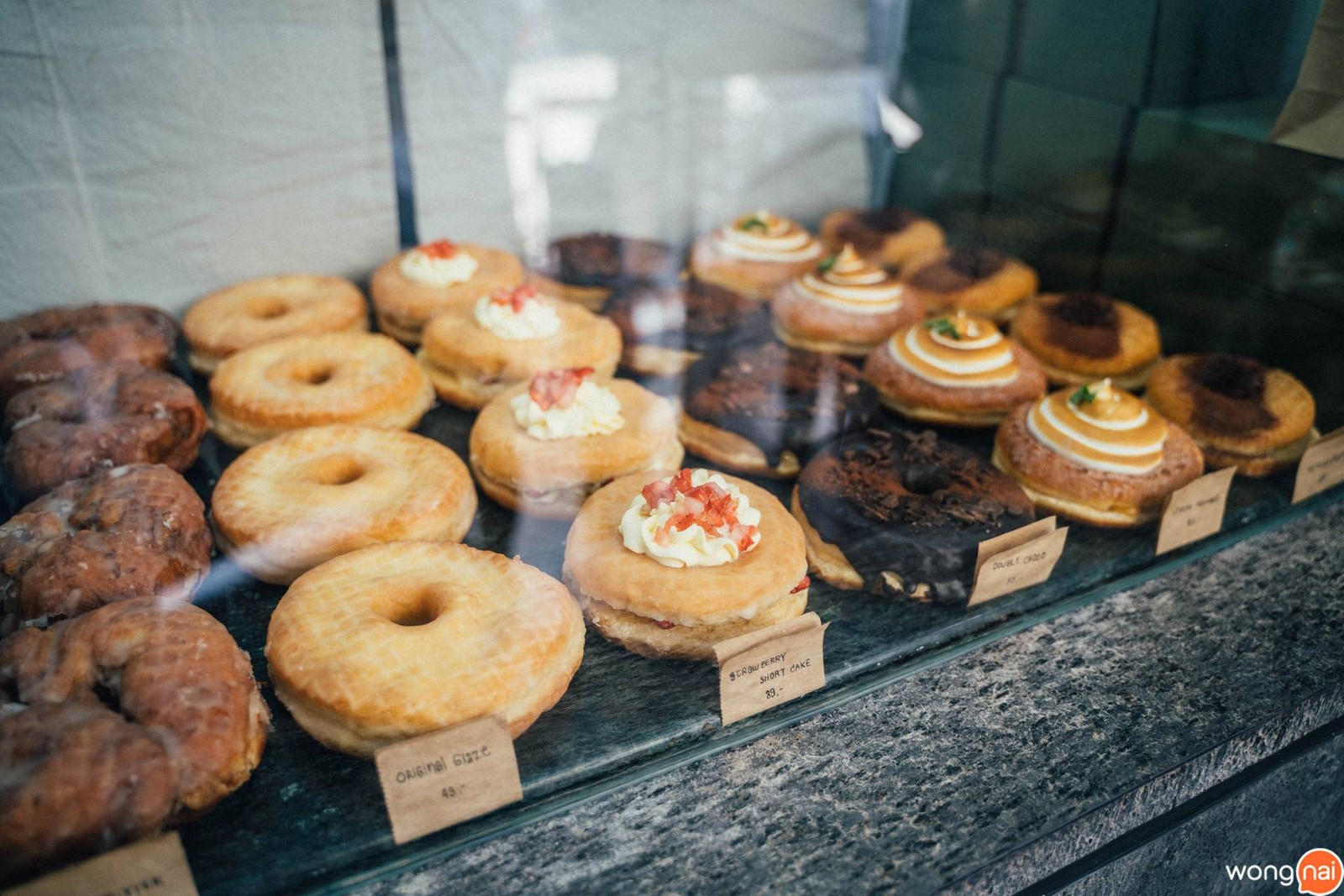 ‘MOON Doughnuts & Drinks’ ร้านโดนัทหาดใหญ่ สูตรพิเศษอยากกินต้องต่อคิว!