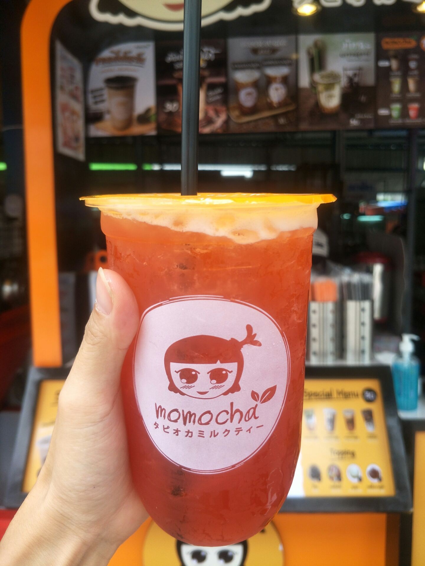ชาสตรอเบอร์รี่ • แก้วละ 19.- บาท ร้าน Momo cha ปากซอยศรีนครินทร์ 40 57