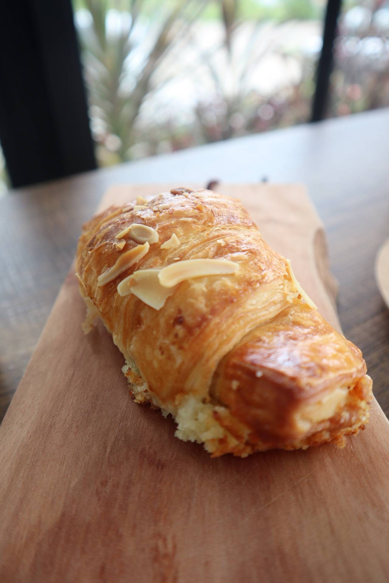 ครัวซองอัลมอน ร้าน Before SunSet Cafe' Chiangmai