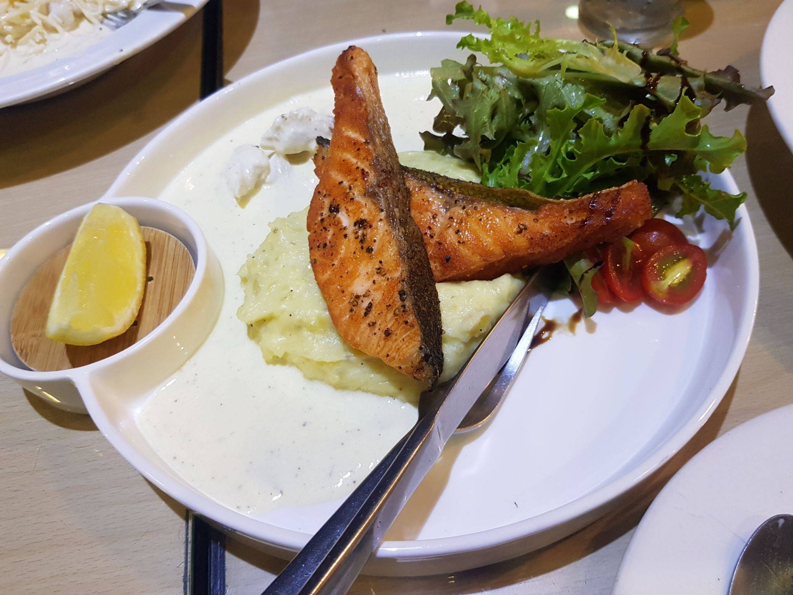 สเต็กแซลมอล ร้าน Coffee P'eak