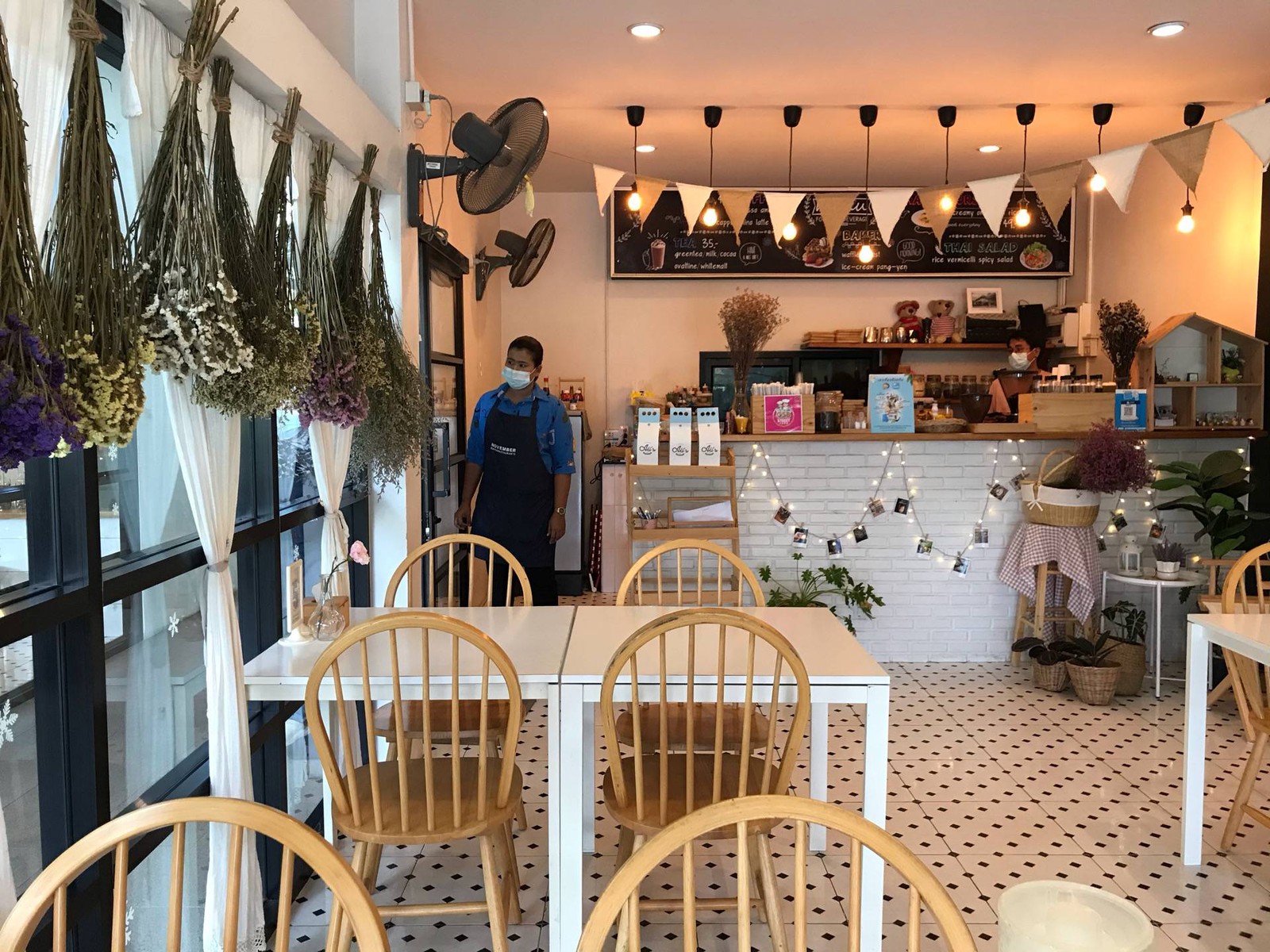 รูป November Cafe'