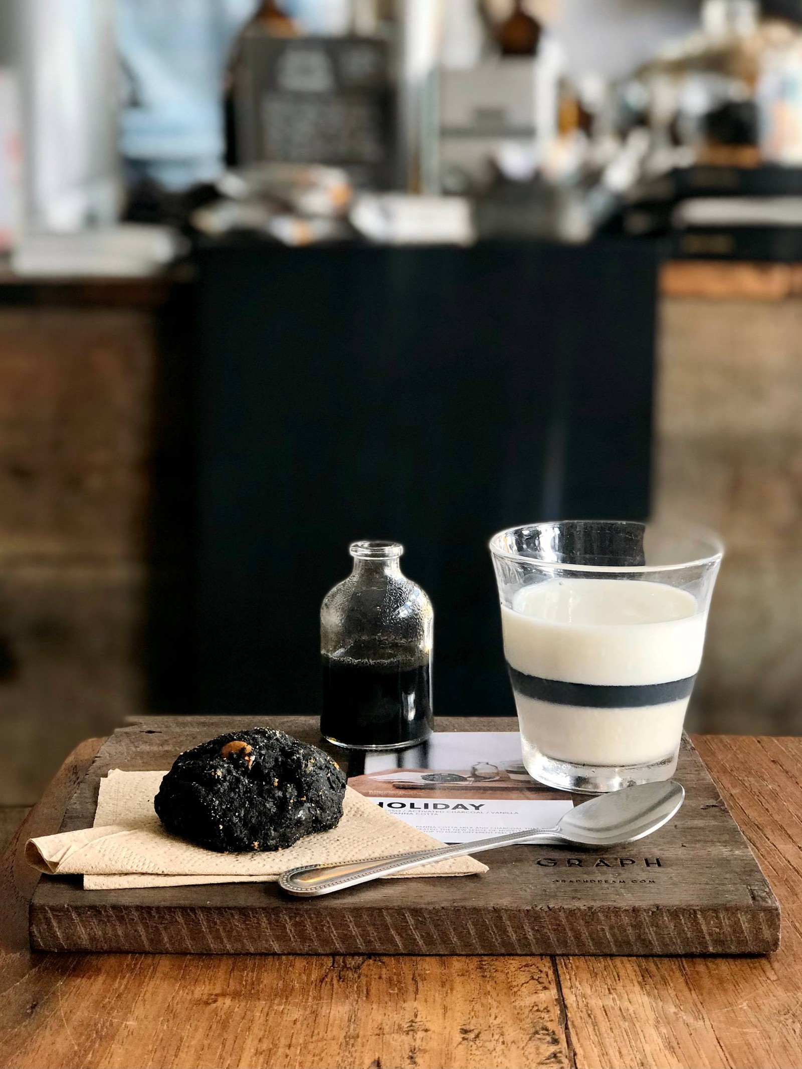 HOLIDAY ร้าน GRAPH CAFE กลางเวียง-เมืองเก่า(คูเมืองชั้นใน)