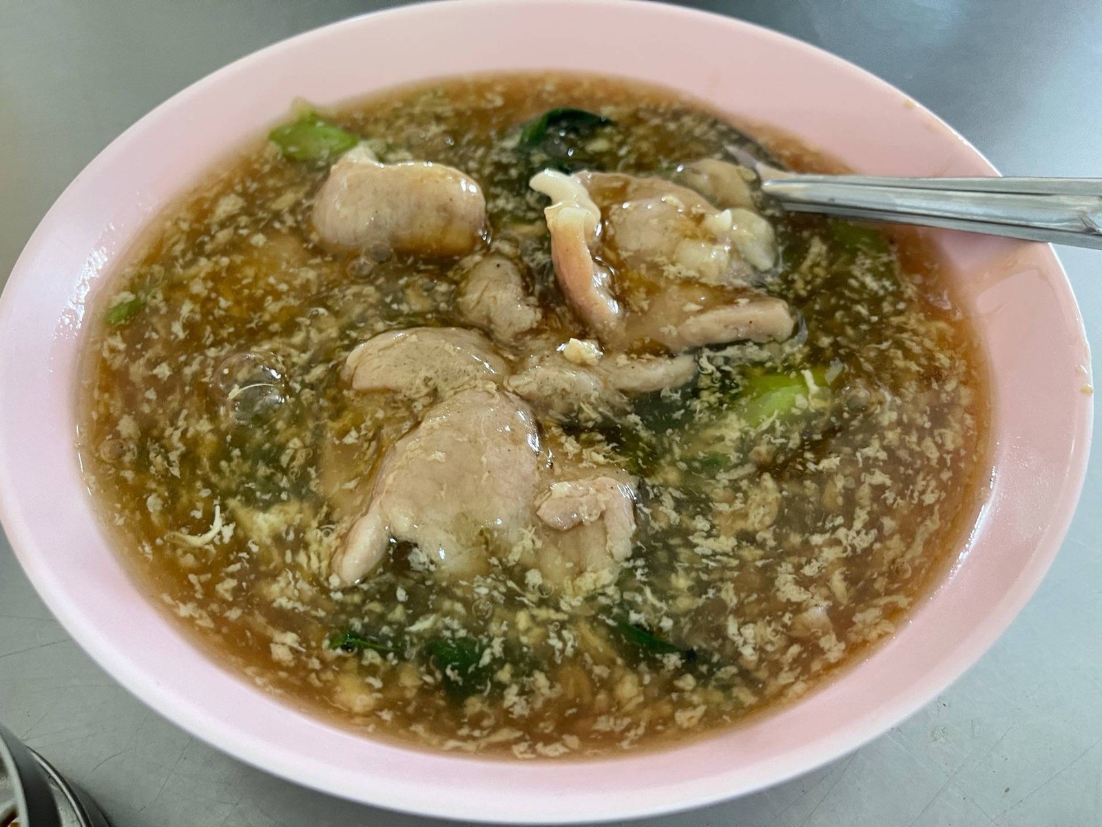 ราดหน้า ร้าน เฮง เฮง ราดหน้ายอดผัก อยู่ดี 4 ถนนเจริญราษฎร์ 7 - Wongnai