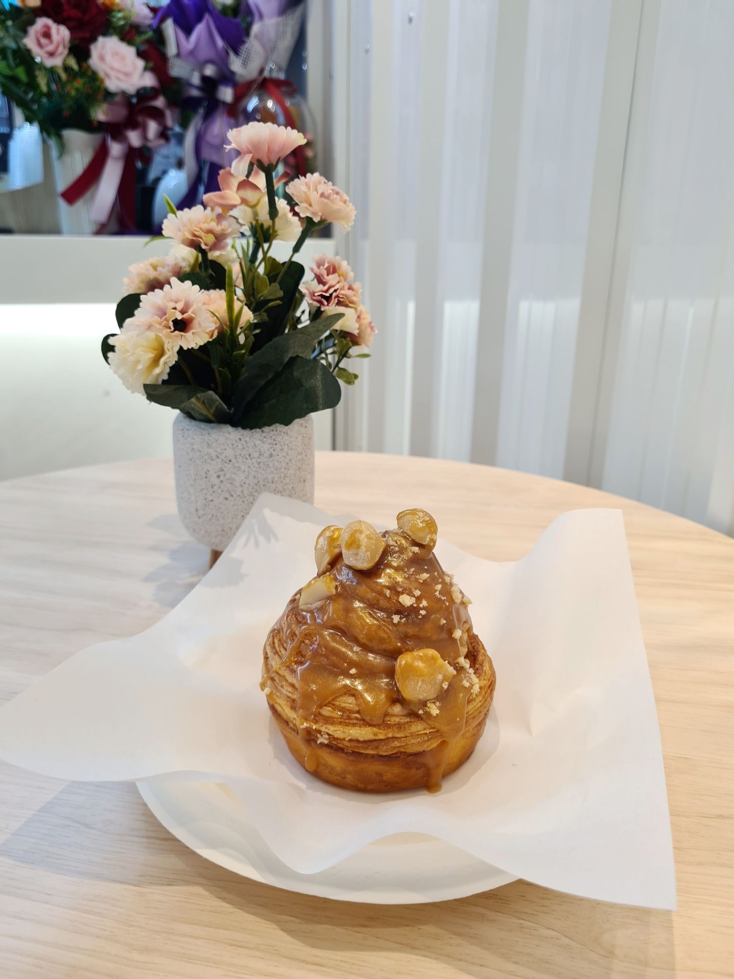 Macadamia Caramel Cruffin ร้าน Croissant Factory Croissant Factory