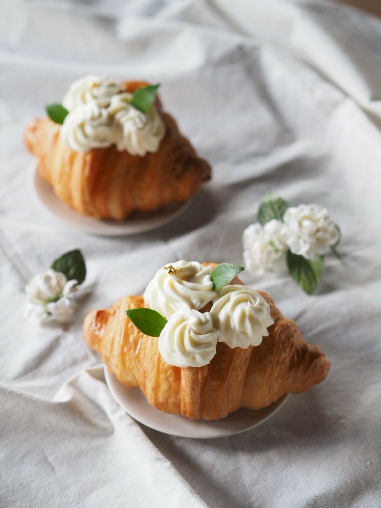 มินิครัวซองต์ &ดิป Mini Croissant & dip • image ร้าน Chez Nous Artisan ...