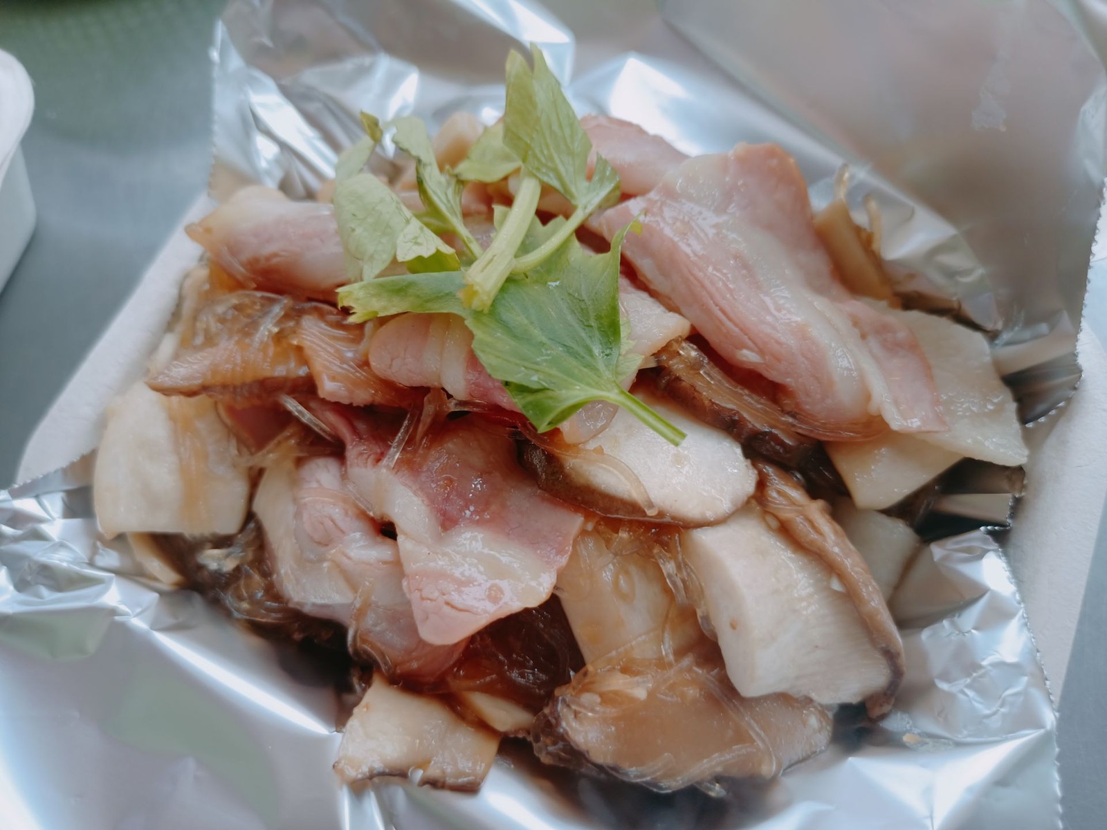 เบคอนอบวุ้นเส้นเพิ่มเห็ดออรินจิ • แทบจะล้นกล่องแล้วจ้า เมนูนี้ 60 บาท ...