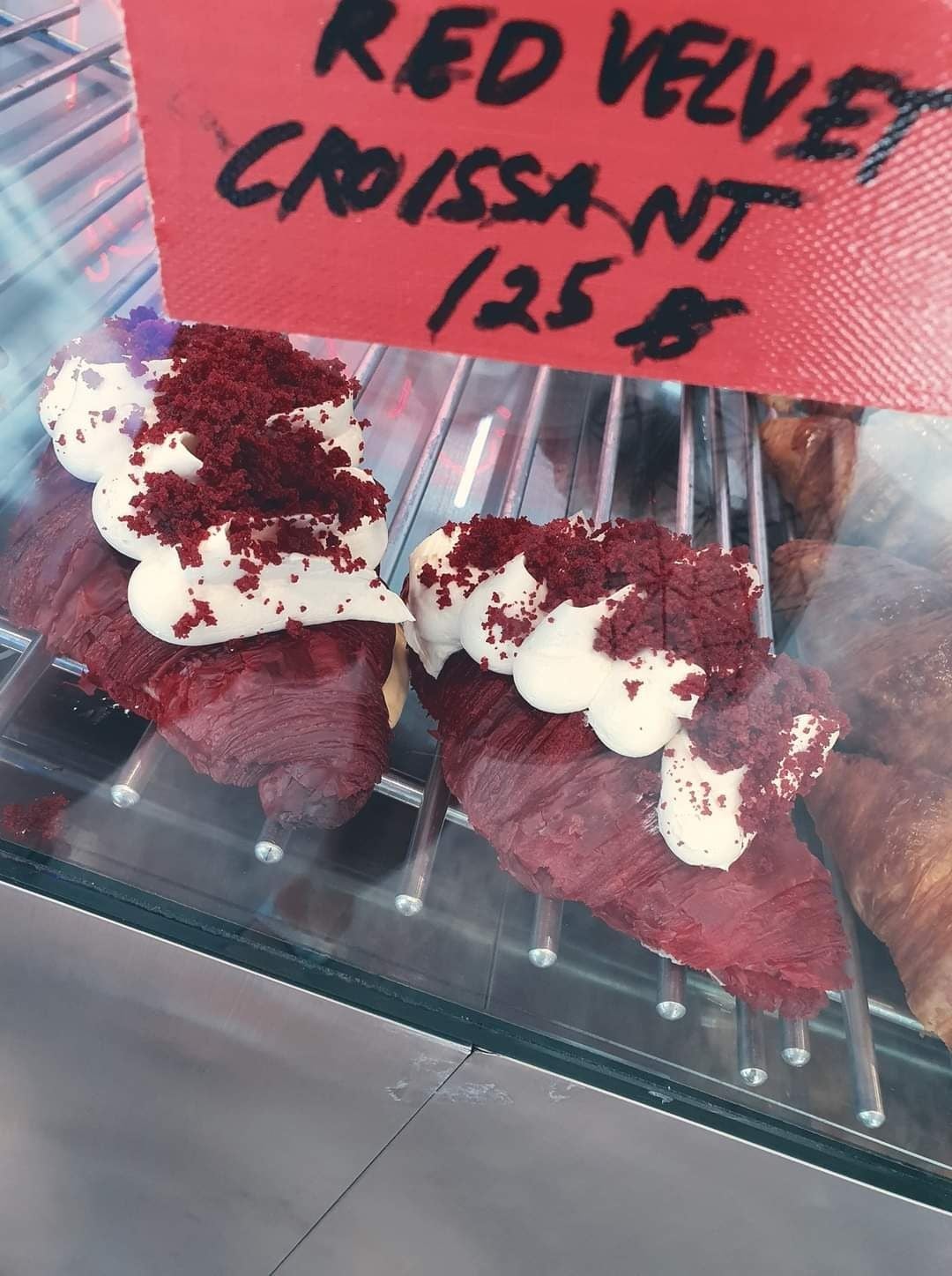 RED VELVET CROISSANT ร้าน Namwan bakehouse (เมืองทองธานี) เมืองทองธานี