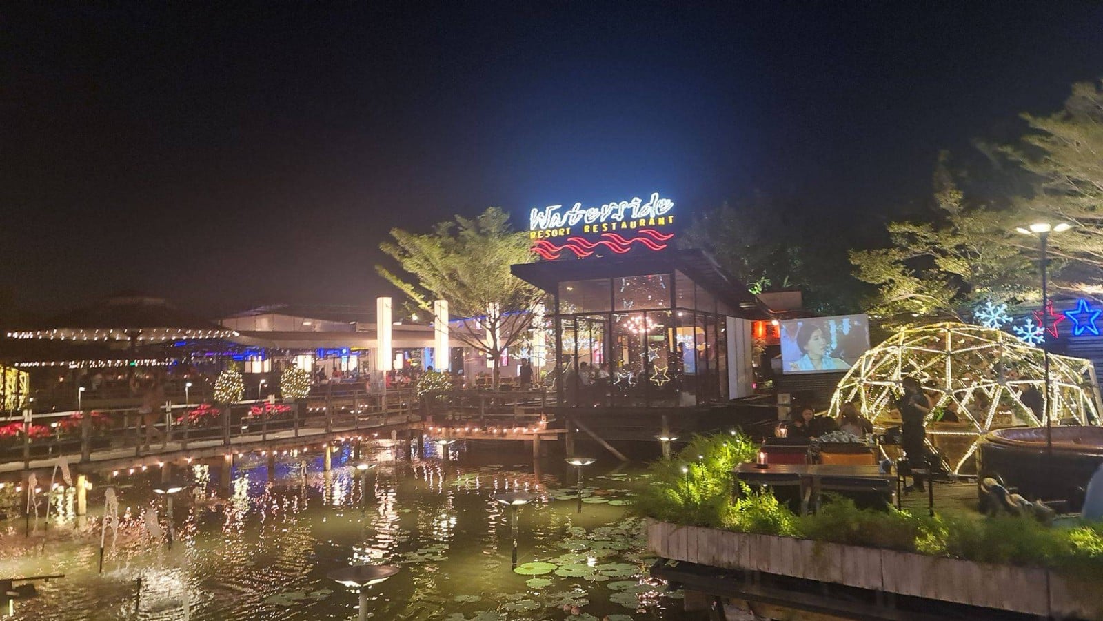 รูป Waterside Karaoke Restaurant