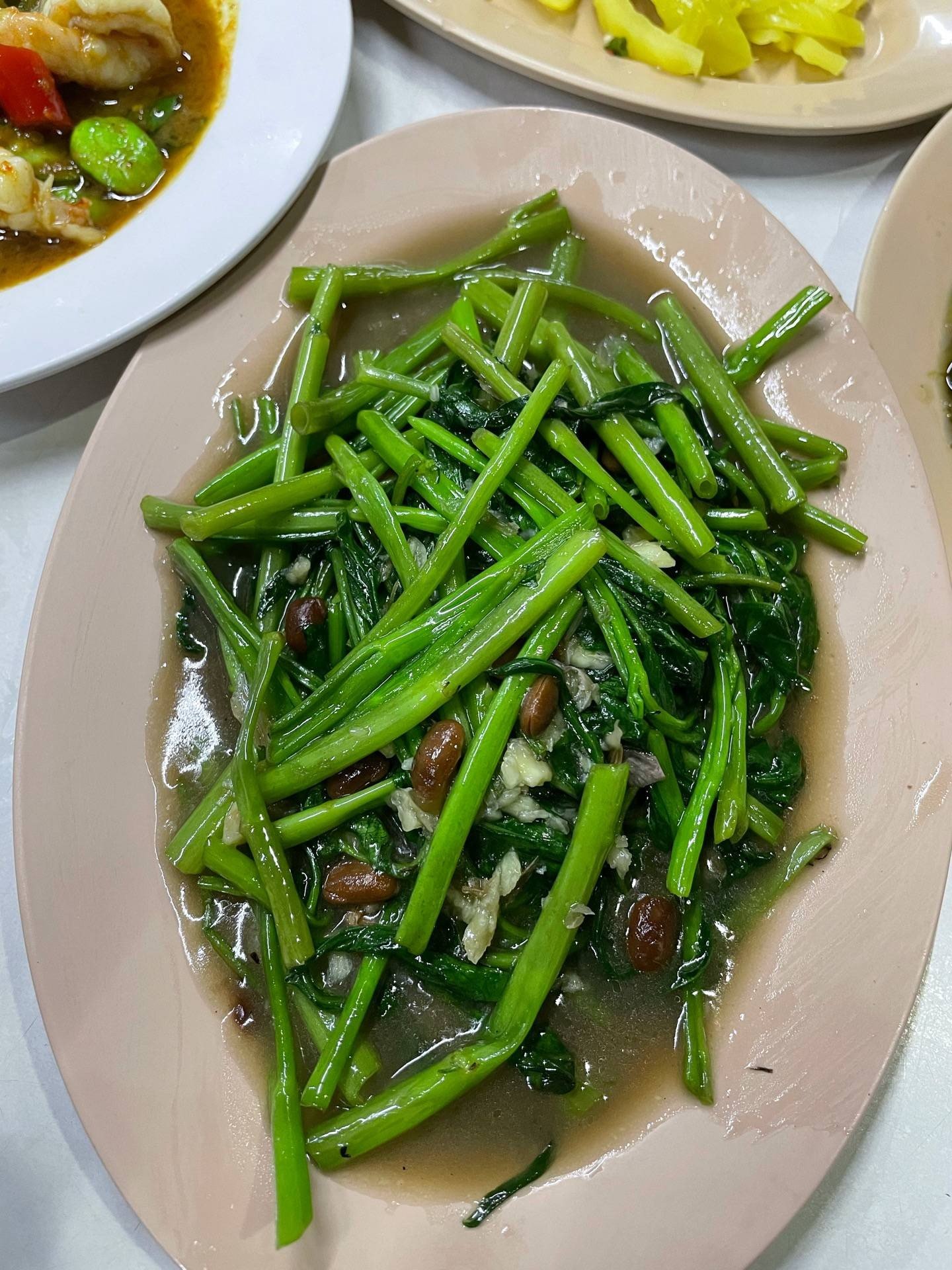 ผัดผักบุ้งไฟแดง ร้าน ข้าวต้มนายยาว 1