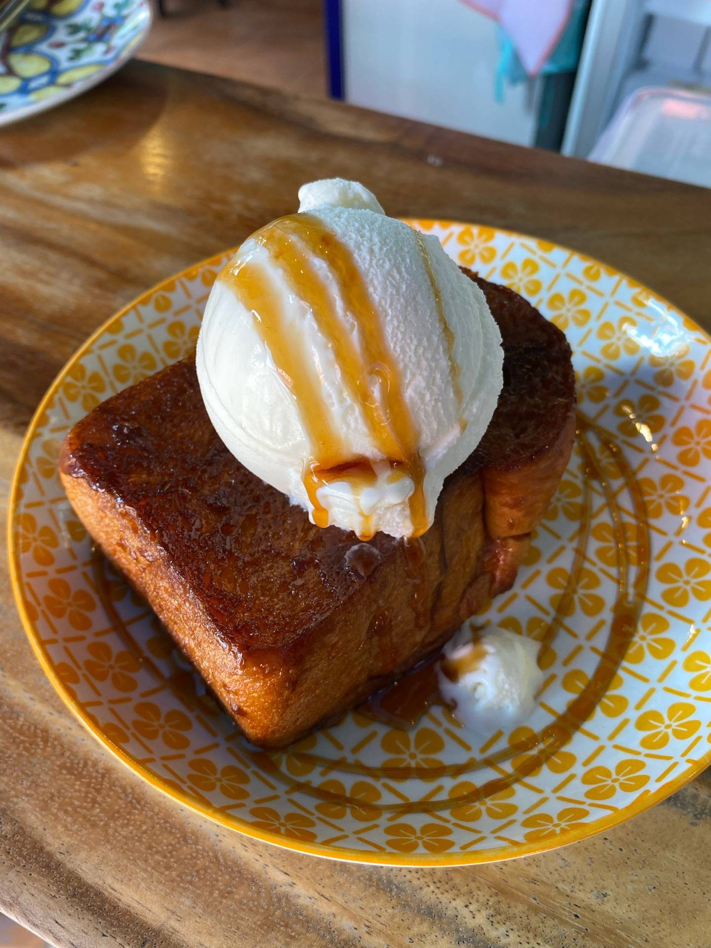 Burnt butter toast with Hokkaido milk ice cream ร้าน Phuketique Coffee ...