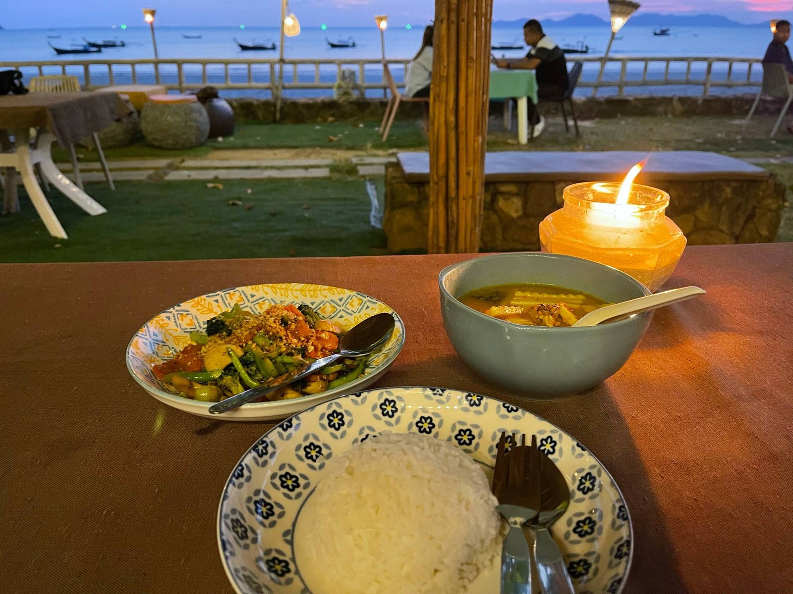 อาหารเย็น ร้าน Shine Lay De' Cafe - Wongnai