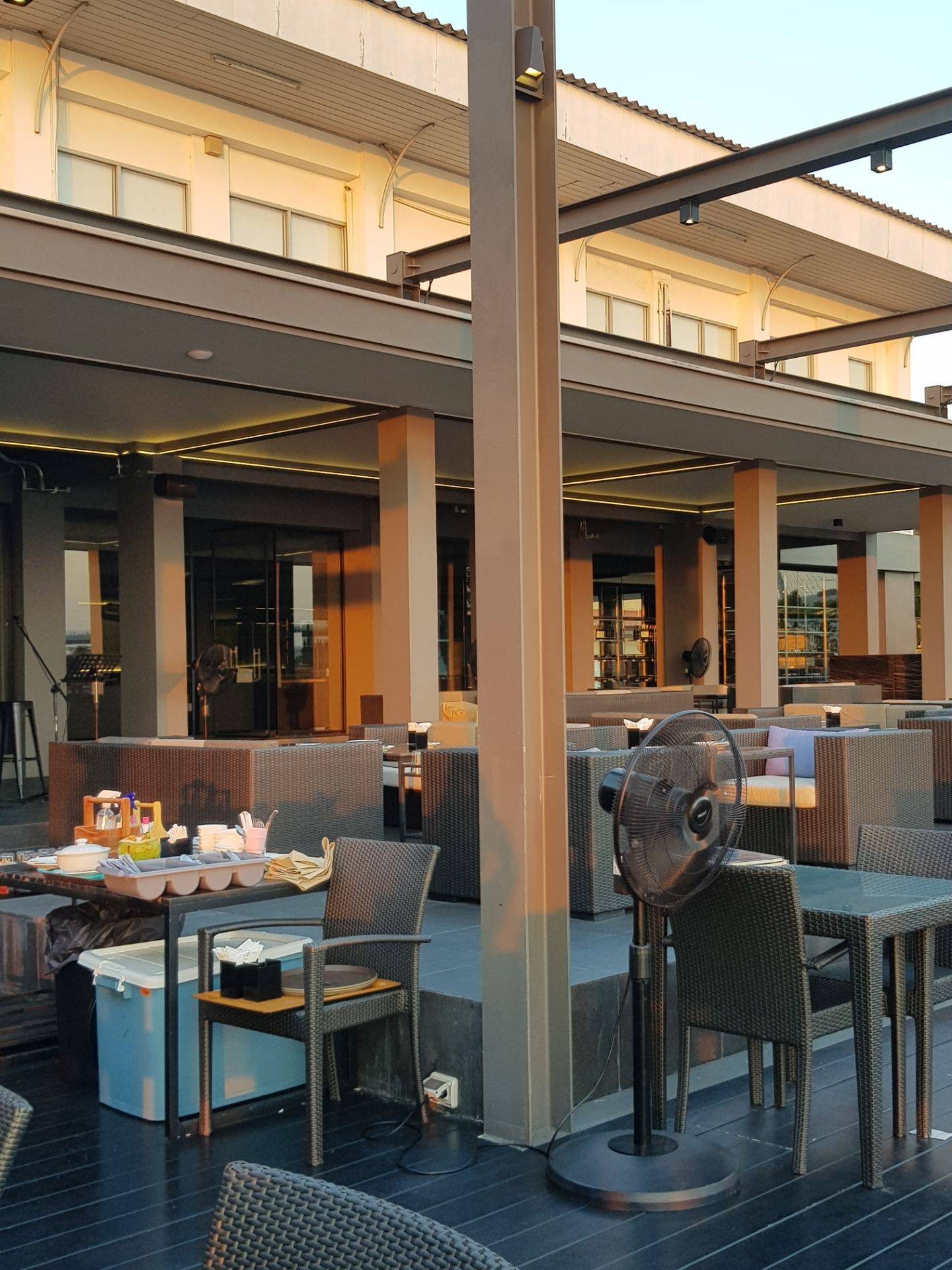 รูป The Tara Bar and Restaurant - Wongnai