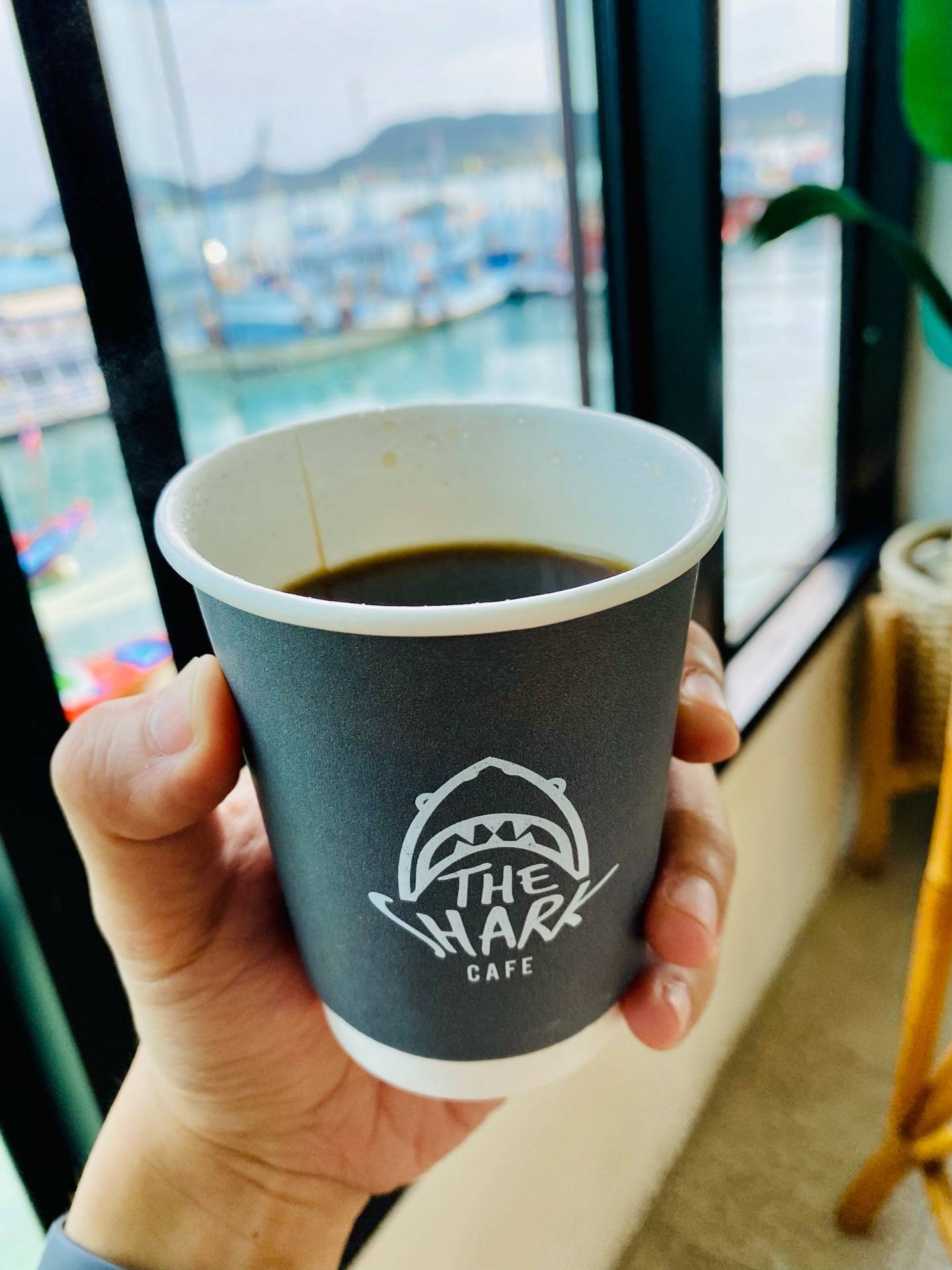 อเมริกาโน่เย็น ร้าน The shark cafe