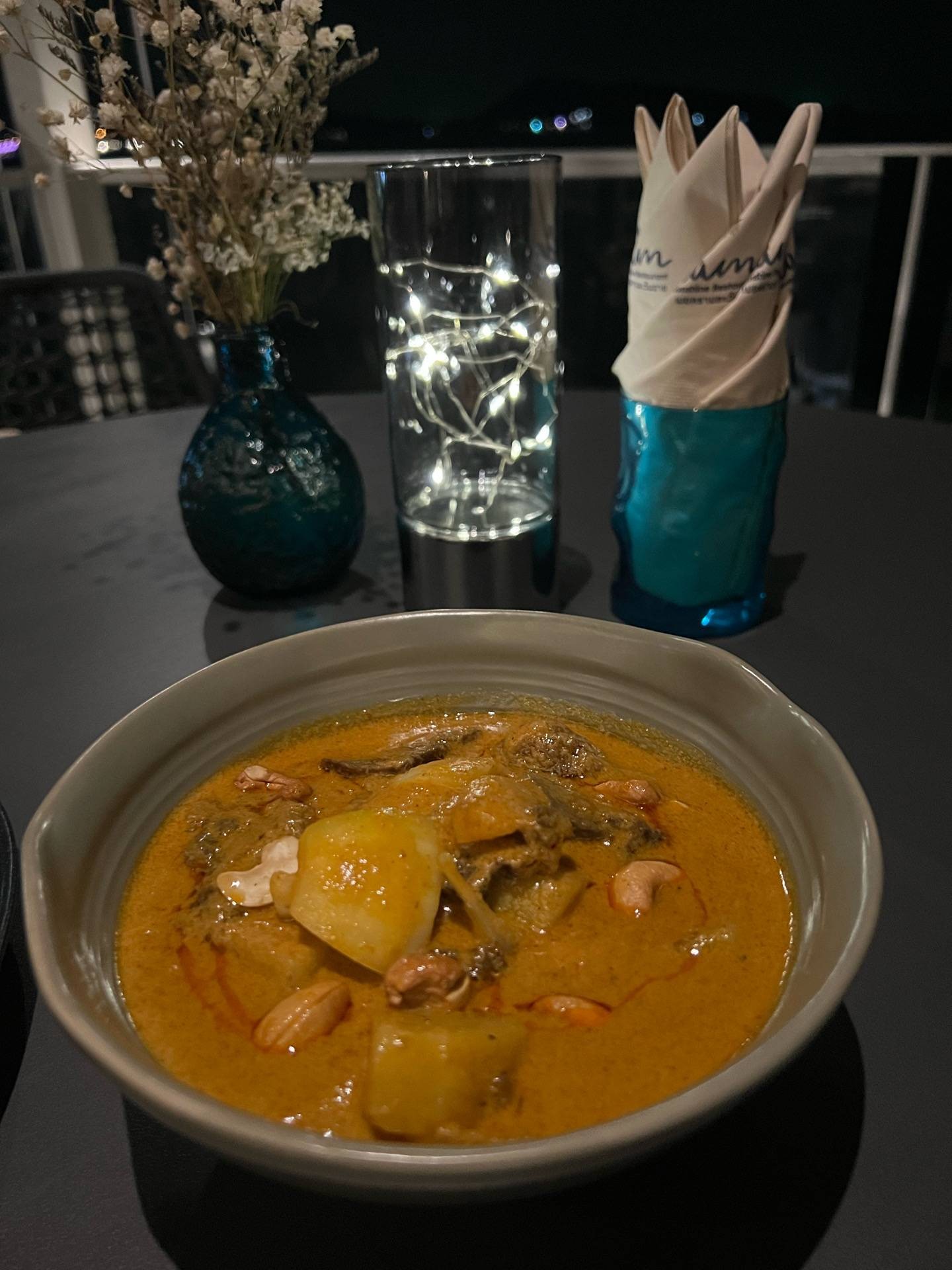 มัสมั่นเนื้อน่องลาย ร้าน Meg Khram The Sunshine Restaurant - Wongnai