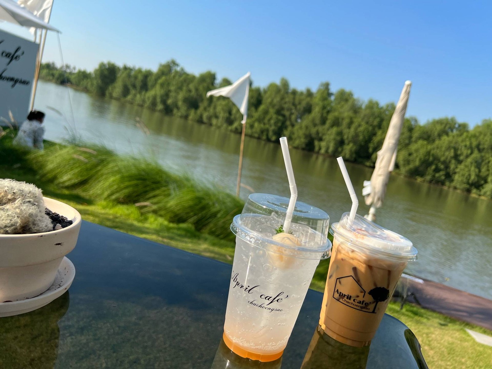 ลิ้นจี่โซดา ร้าน April cafe’