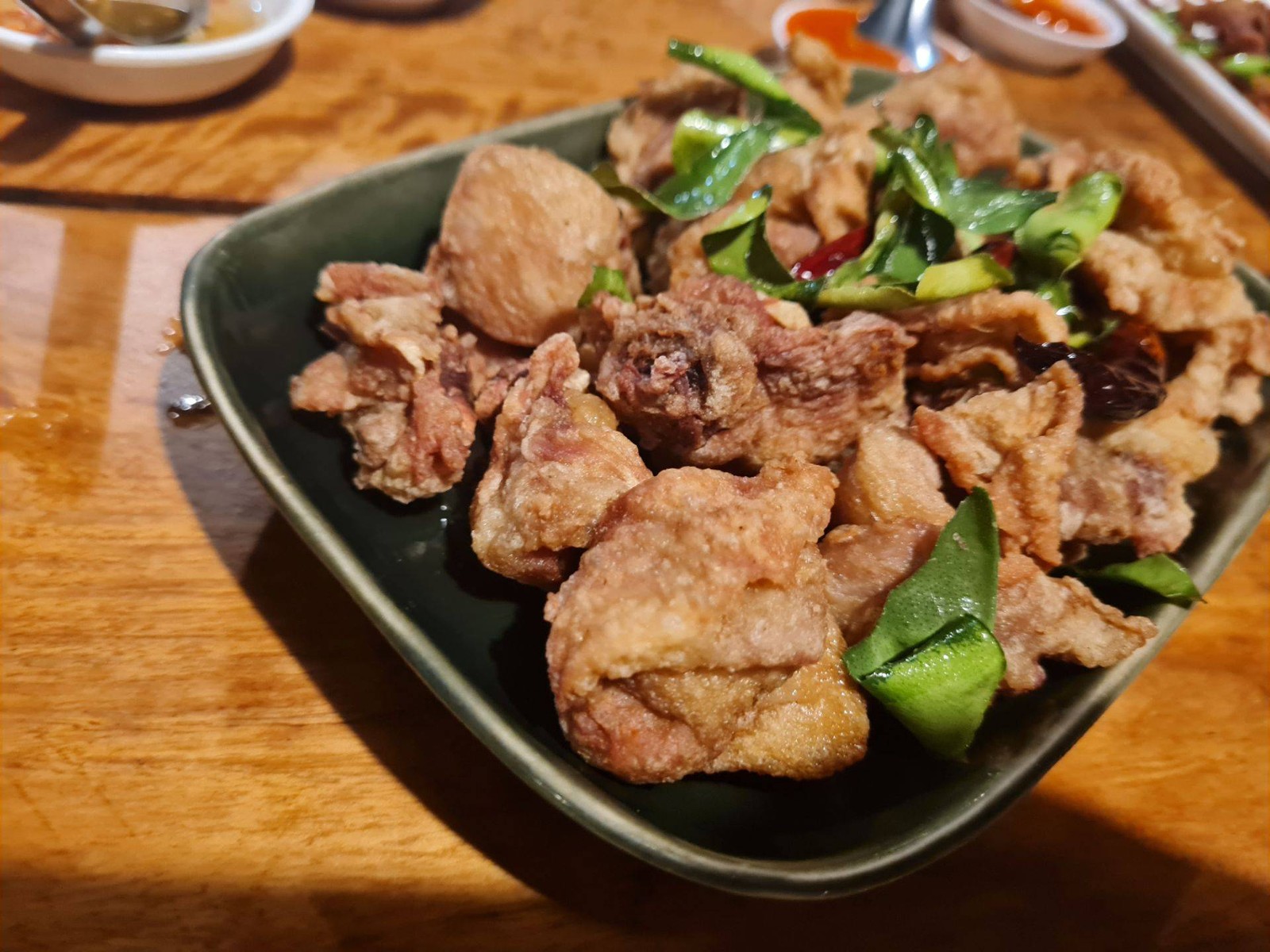 ไก่คั่วเกลือ ร้าน เรือนน้ำอลิษา