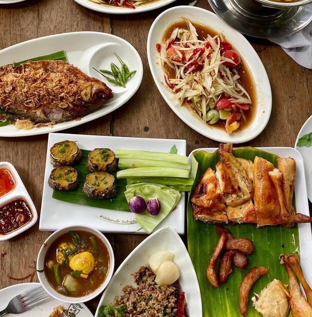 รูป ครกไม้ไทยลาว ลาดปลาเค้า