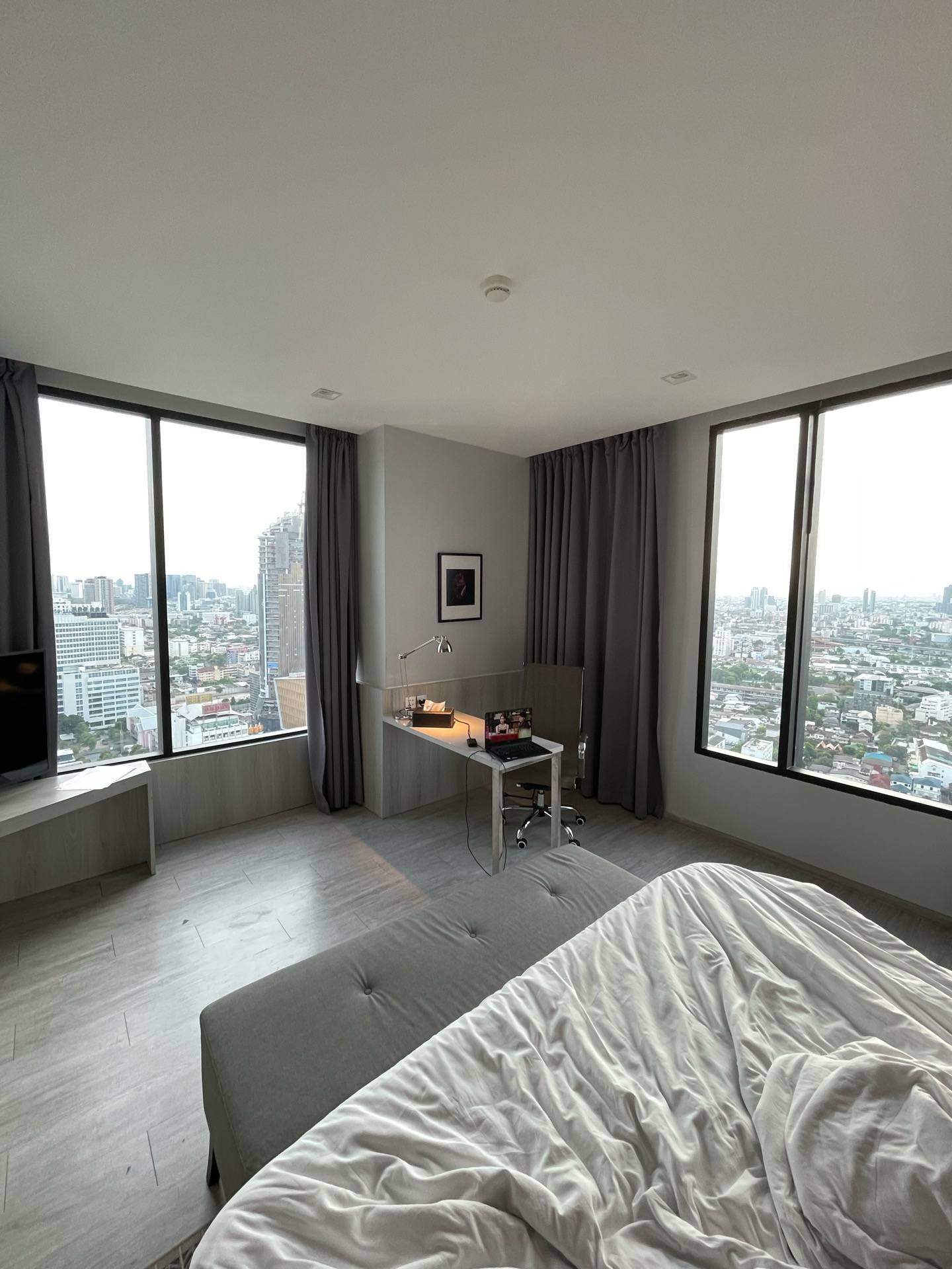 รูป The Quarter Ari By Uhg