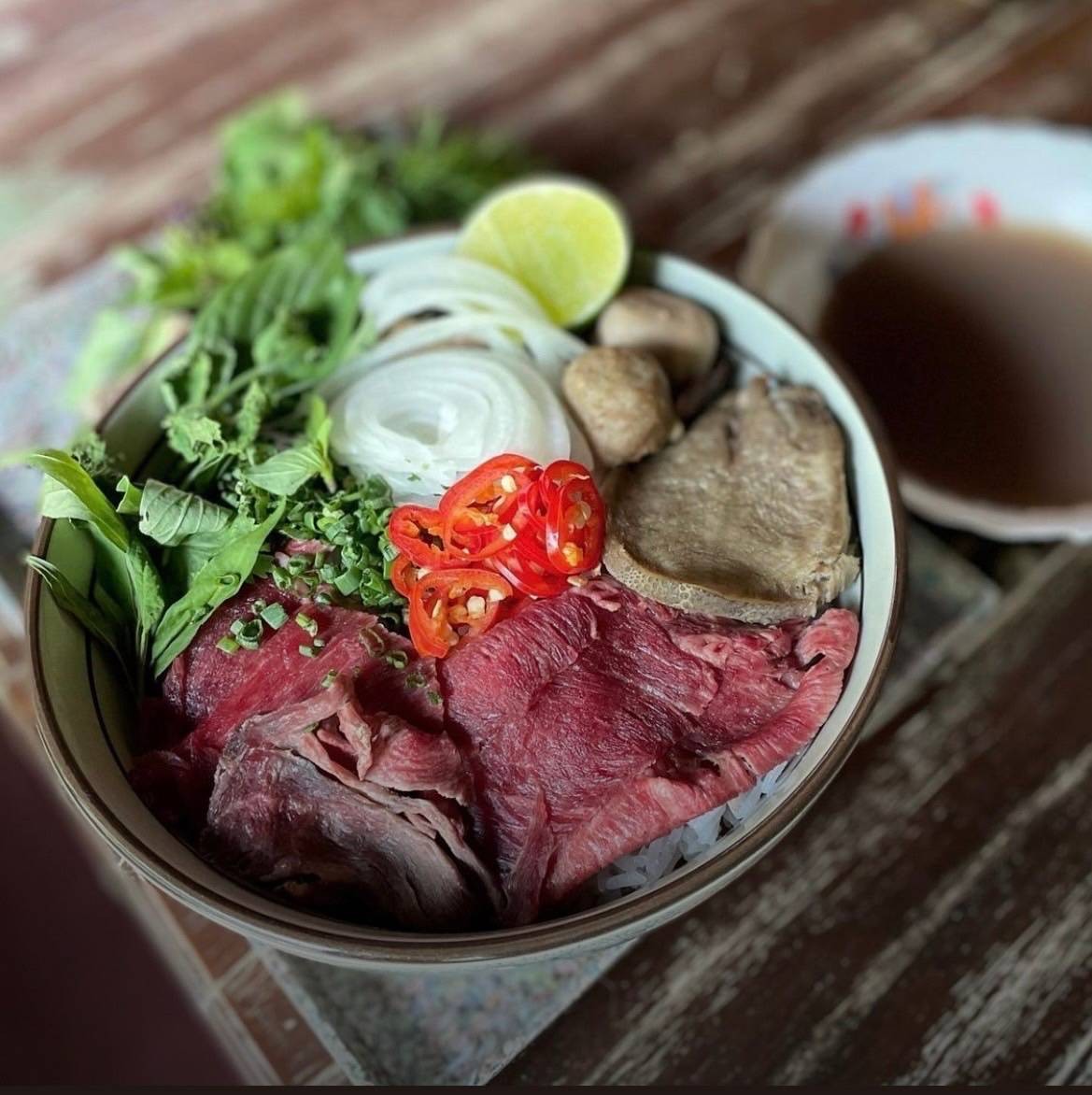 Beef Pho Rice Bowl ข้าวหน้าเฝอแห้ง • image ร้าน PHO MARROW (EKAMAI ...
