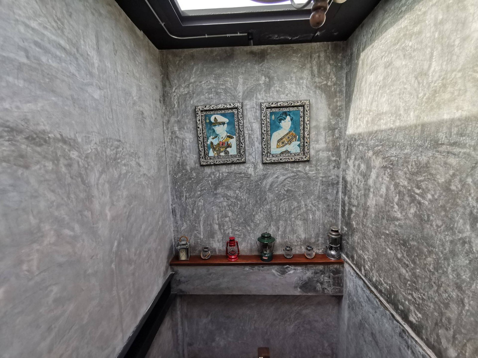 รูป The LOCAL - Ari