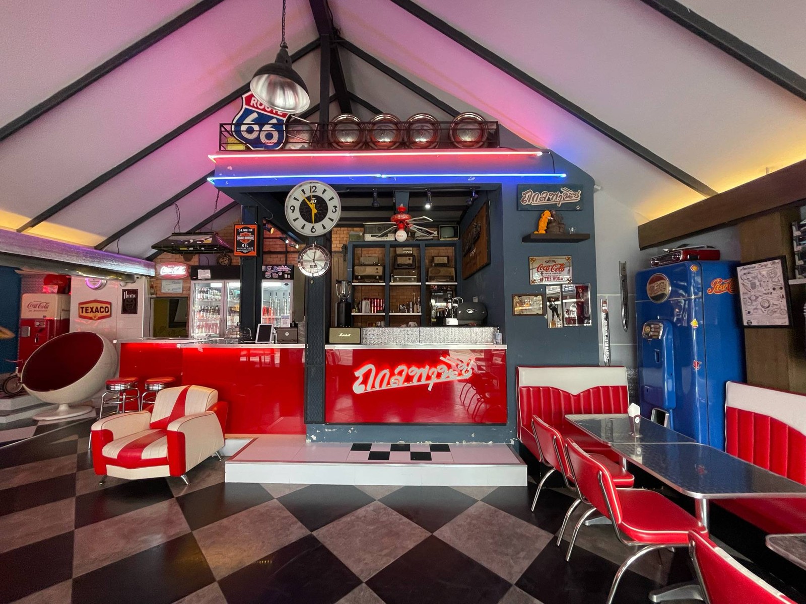 รูป About Brewing 50s American Diner - Wongnai